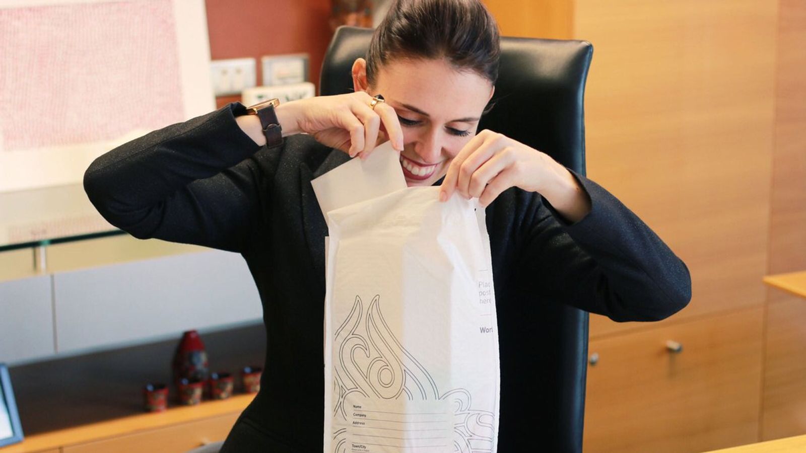 Nationwide Secret Santa draws thousands in New Zealand | World News ...