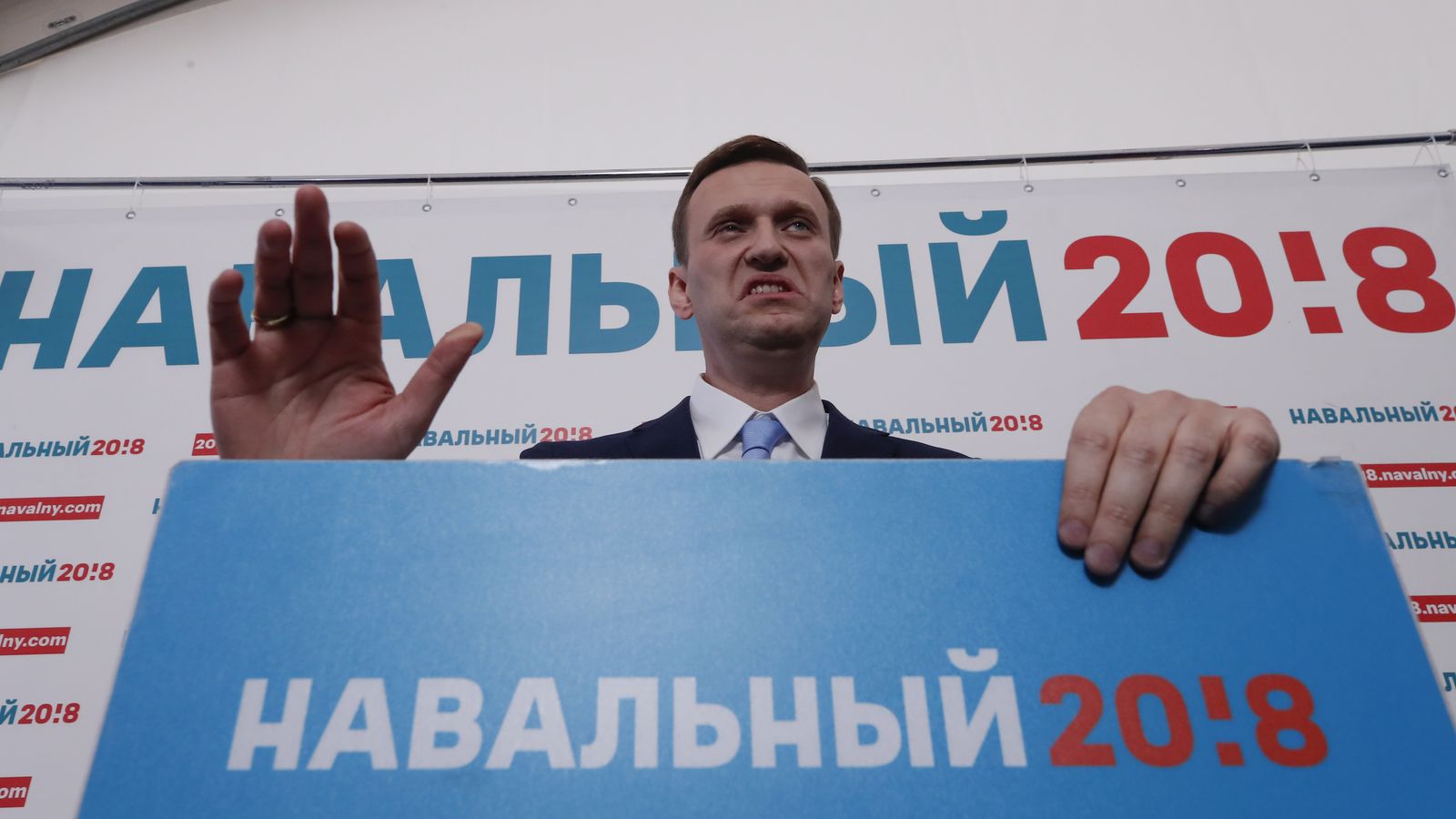 Thousands turn out in Russia to endorse Putin rival Navalny for ...