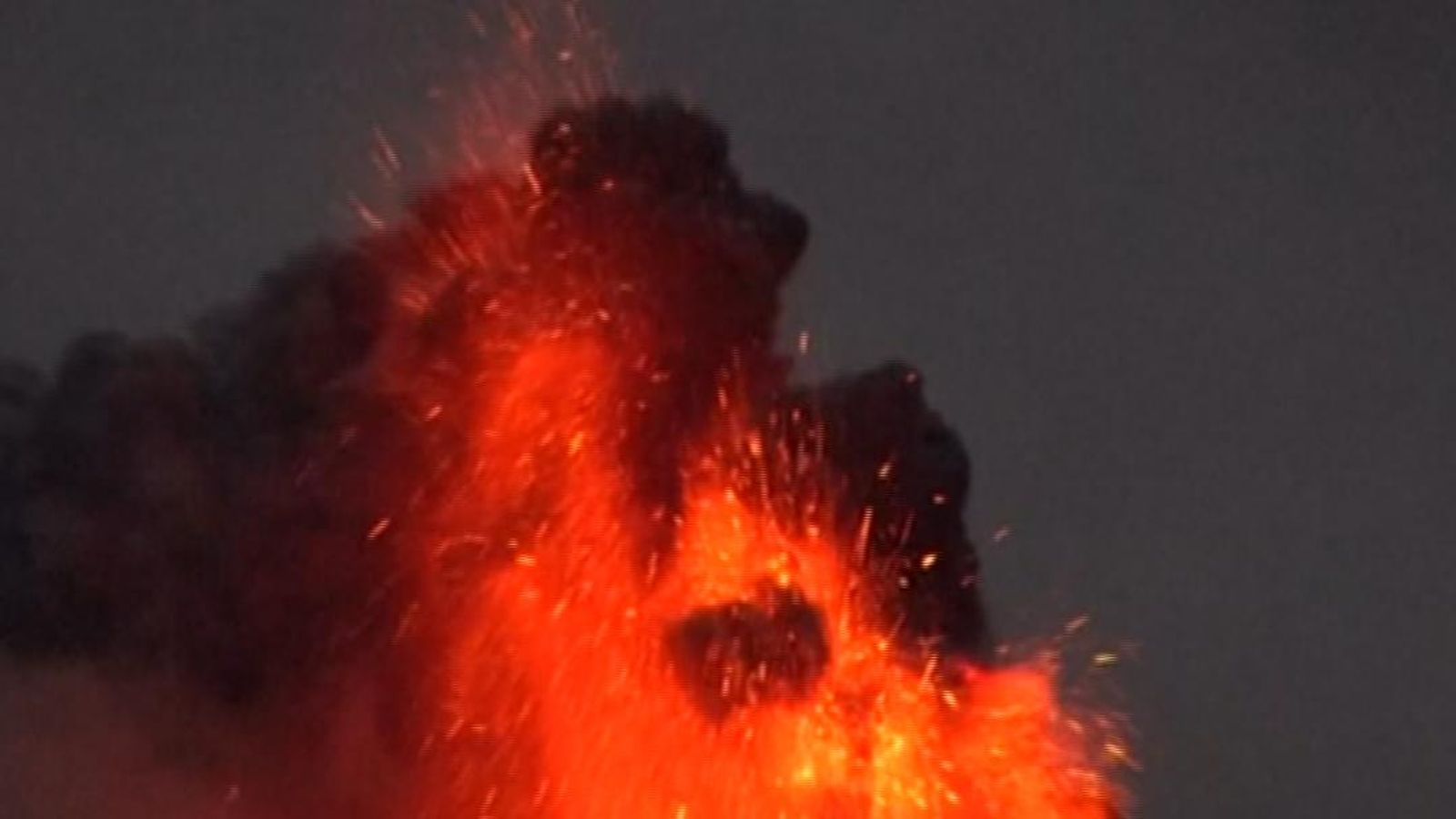Reventador volcano erupts in Ecuador | News UK Video News | Sky News