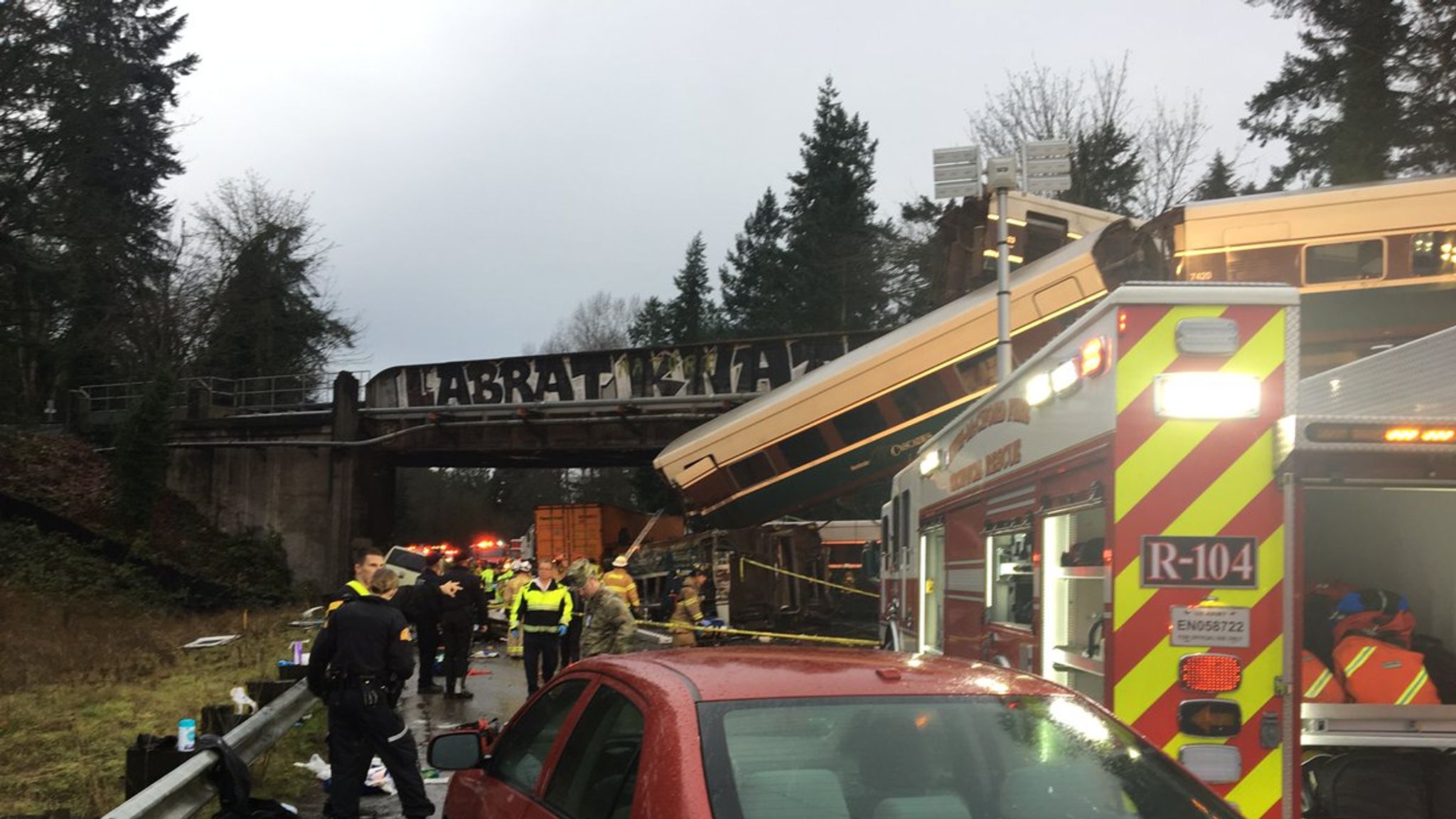 Three die as train derails on highway bridge and hits cars in ...