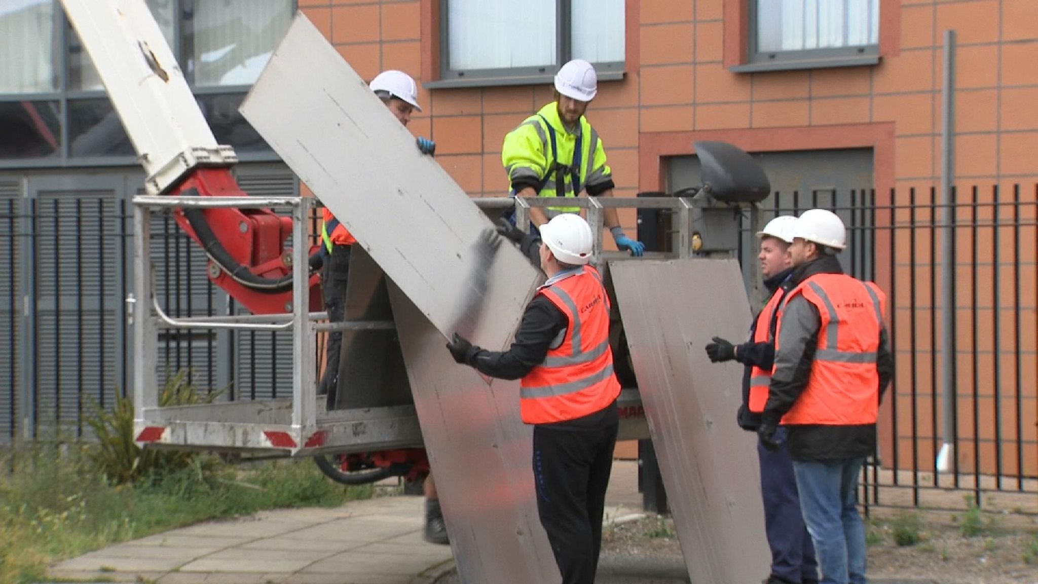 Grenfell fire: Theresa May pledges £400m to replace dangerous cladding ...