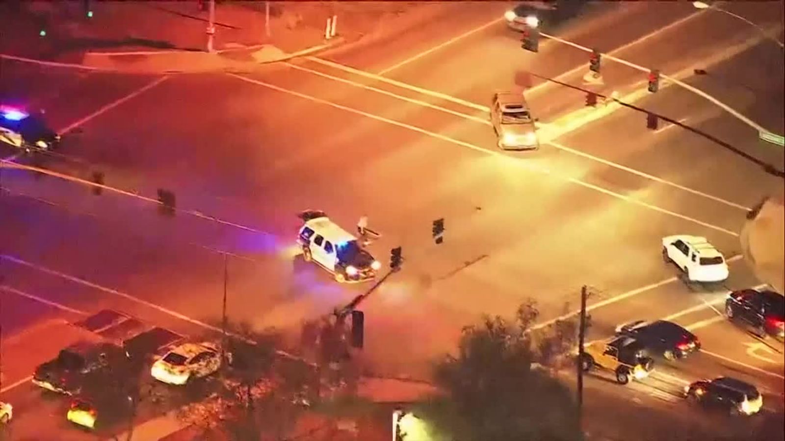 Couple seal Arizona car chase with a kiss | News UK Video News | Sky News