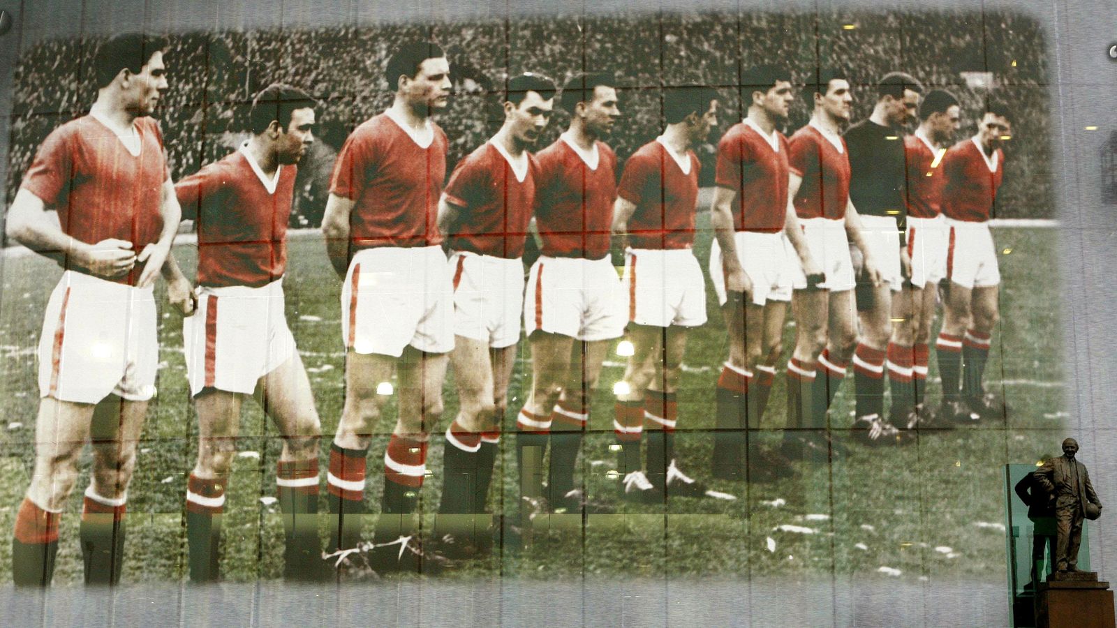 Manchester United to honour victims of Munich air disaster on 60th ...