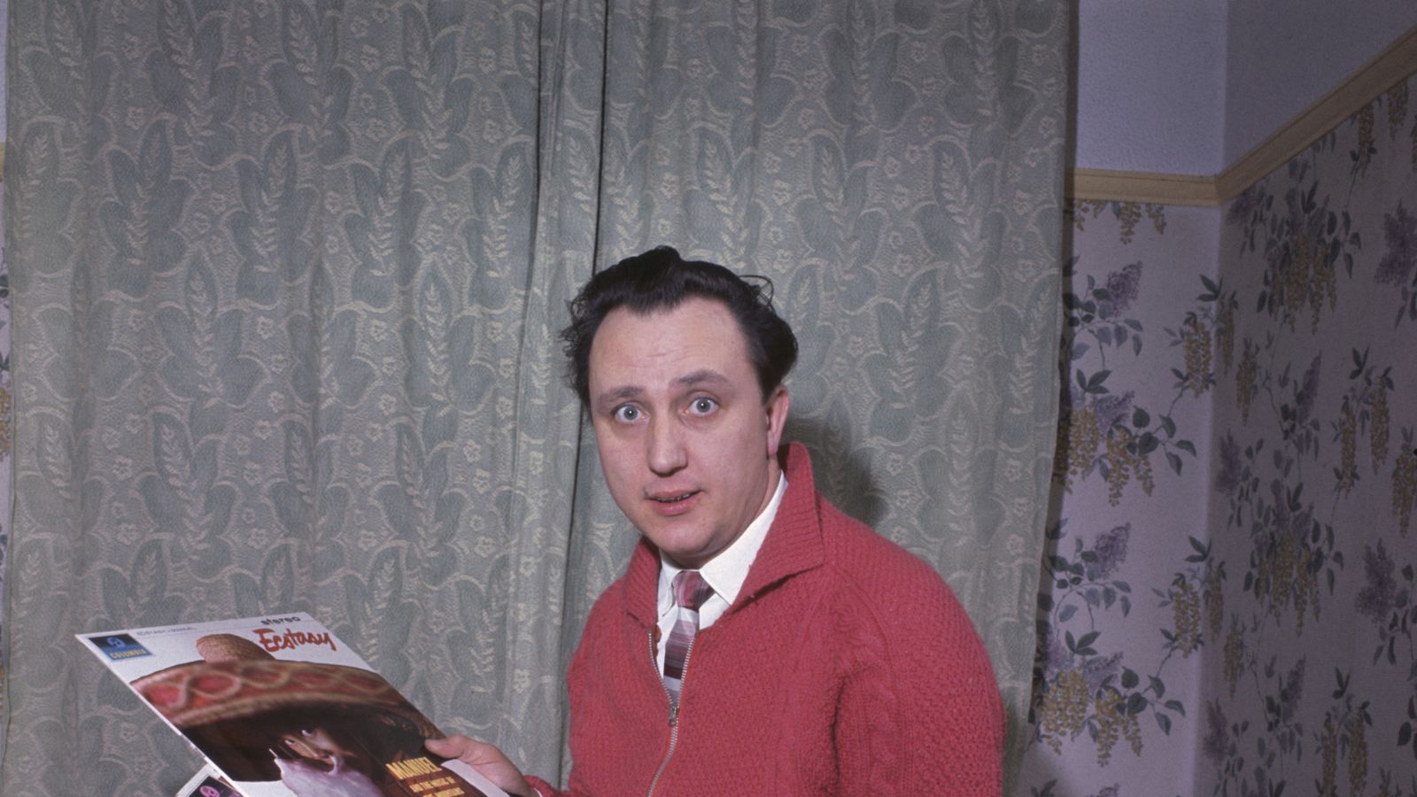 Comedy legend Sir Ken Dodd has died aged 90 | Ents & Arts News | Sky News