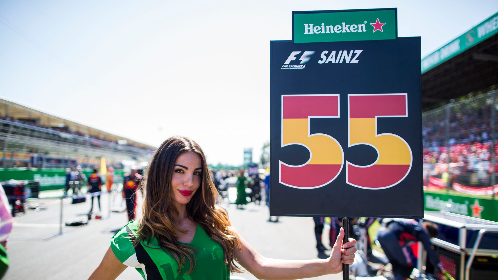 Hamilton backs return of 'grid girls' in F1 - then deletes ...