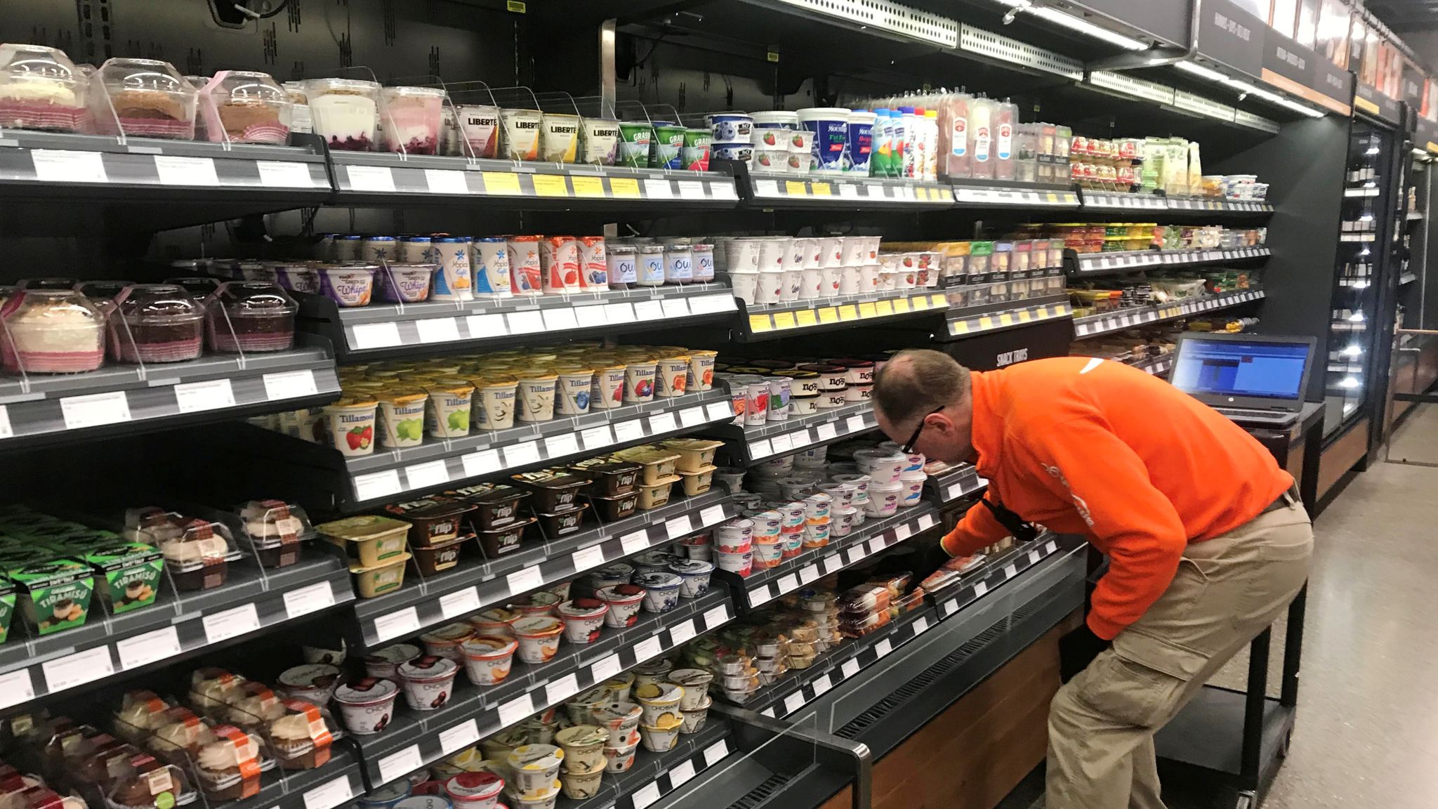Amazon opens supermarket with no check outs | Science, Climate & Tech ...