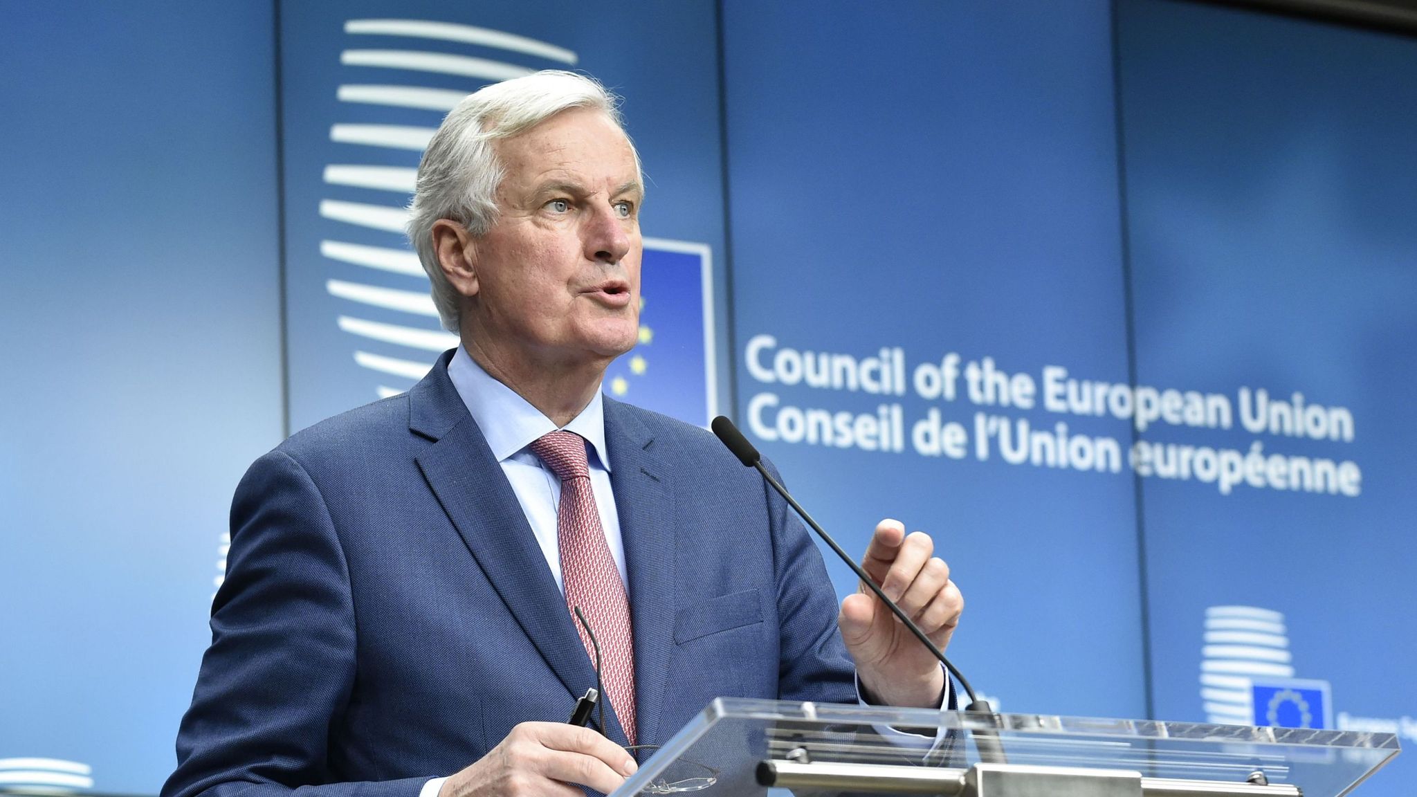 David Davis and Michel Barnier clash over 'aim' for Brexit deal before ...