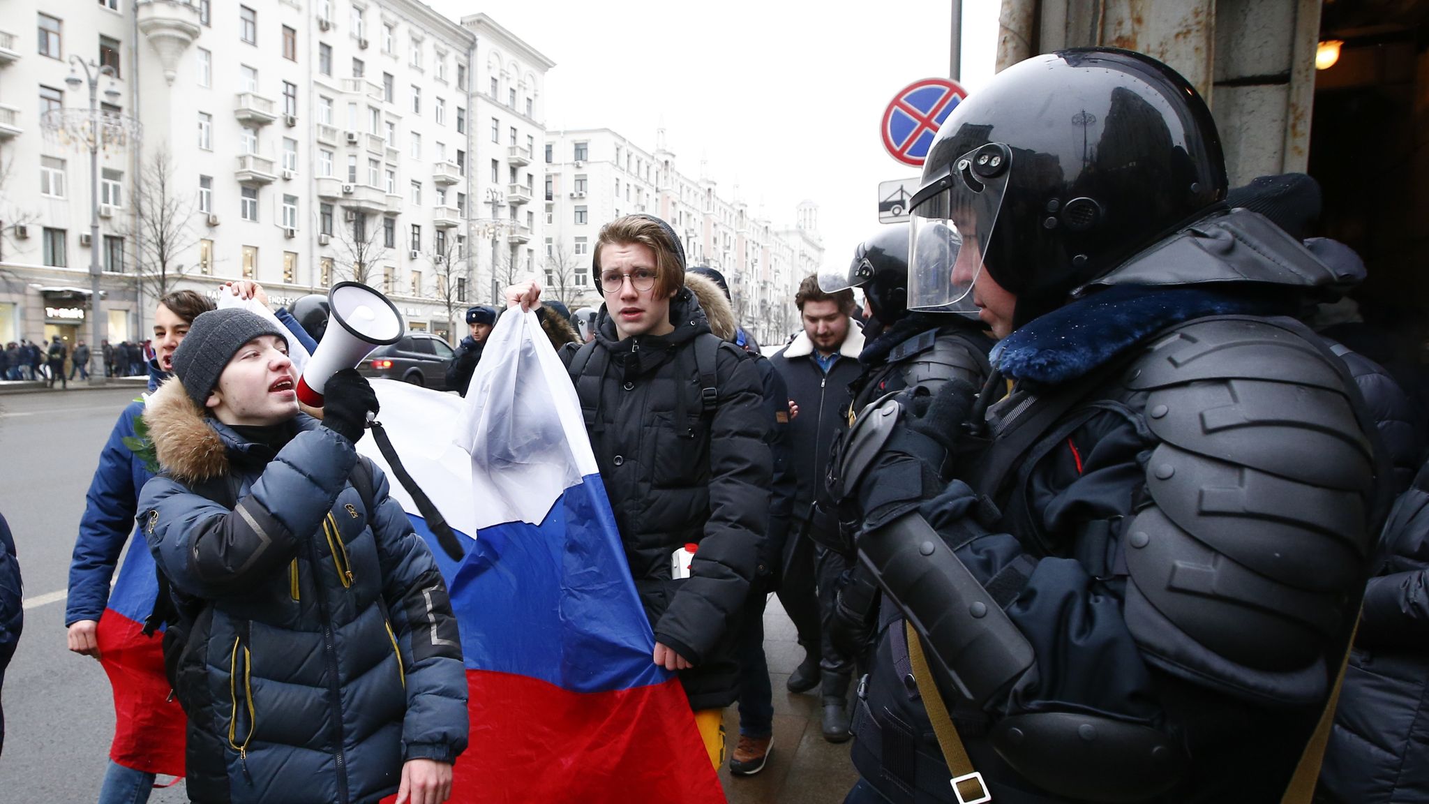 Putin opponent Alexei Navalny arrested during Moscow protests | World ...
