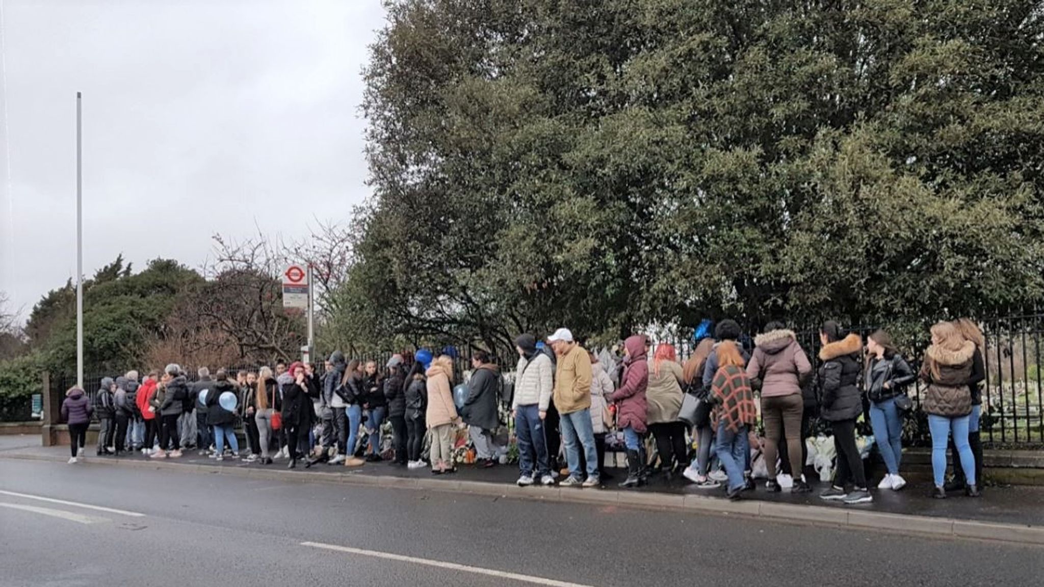Hunt for second man after teenagers die in Hayes car crash | UK News ...