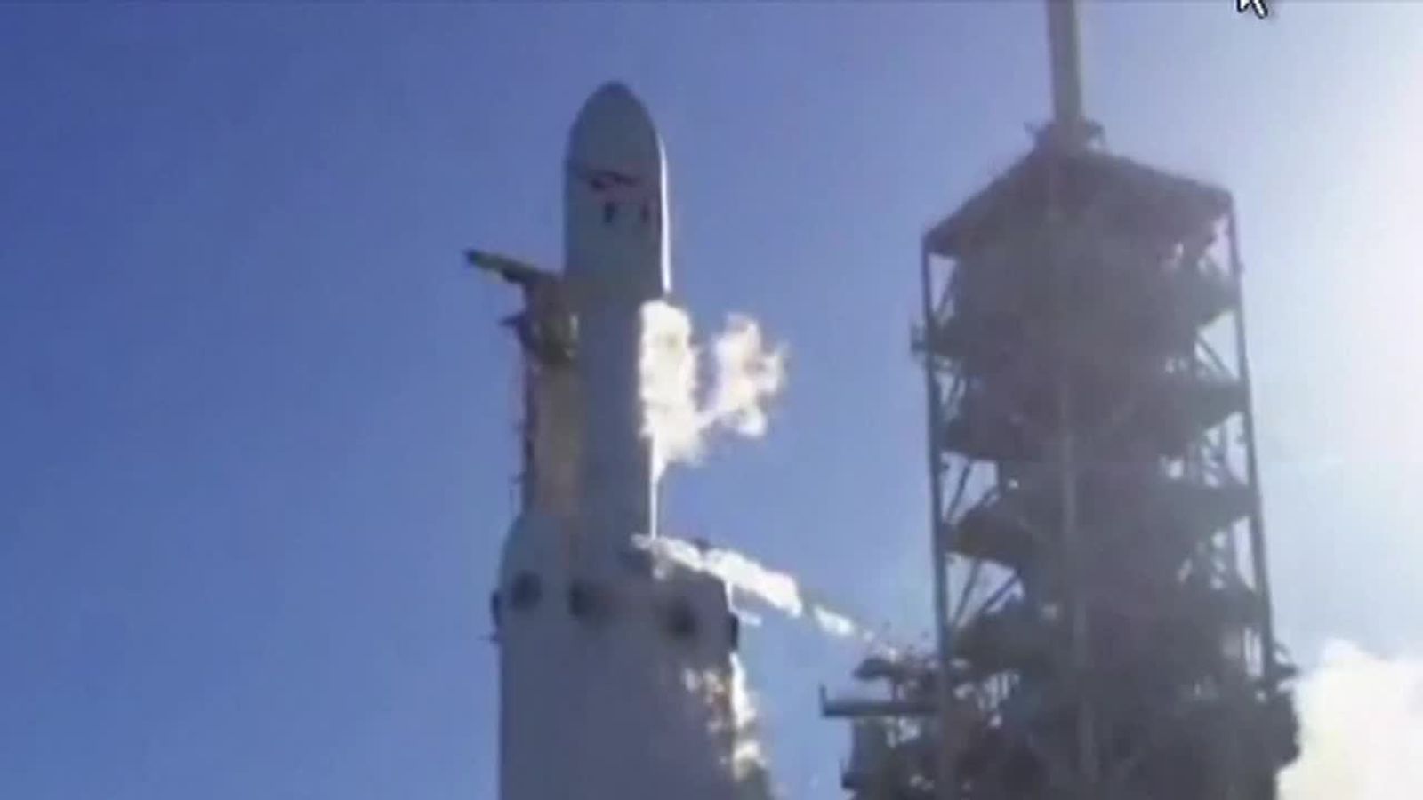 SpaceX Falcon Heavy blast-off | News UK Video News | Sky News