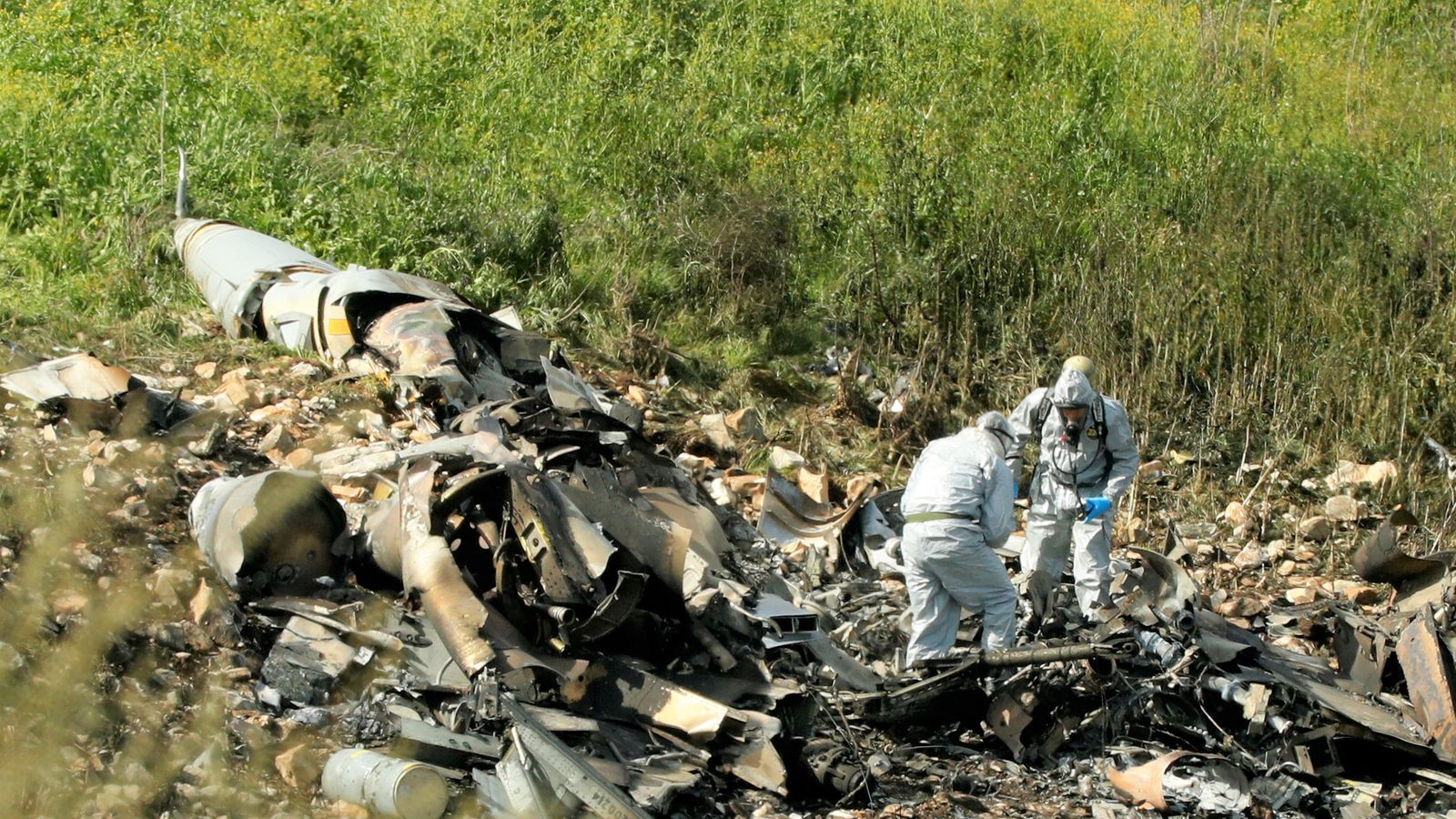 Israeli fighter jet crashes after being 'shot down' during strikes ...