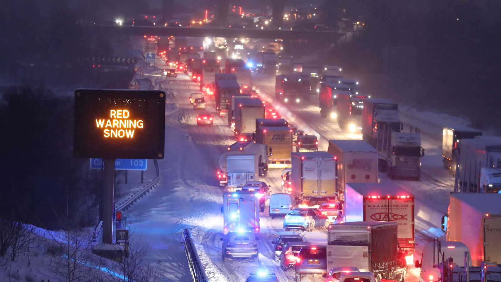 Hundreds left stranded for hours on snowed-in Scottish motorway | UK ...