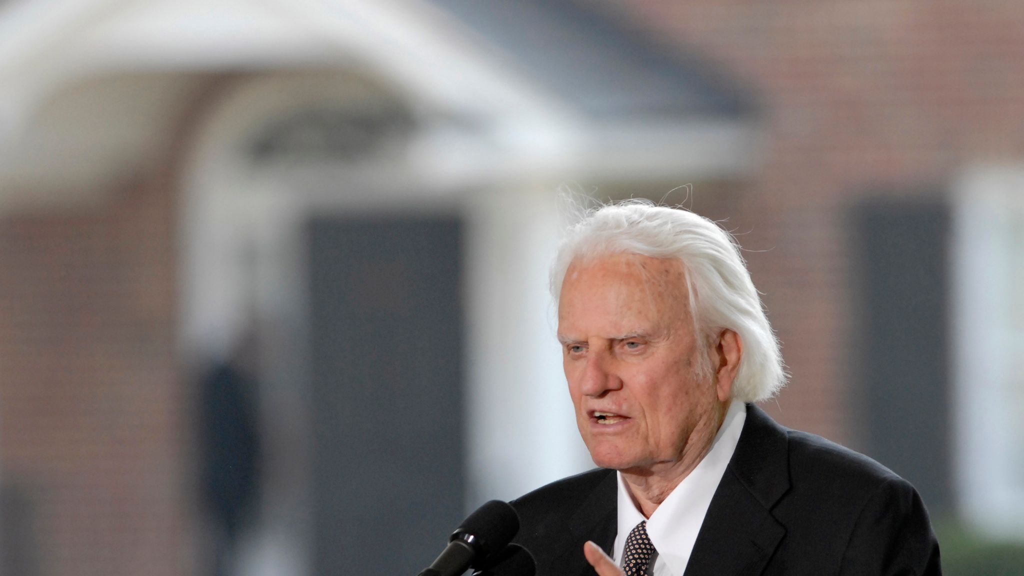 US evangelist Reverend Billy Graham dies aged 99 | US News | Sky News