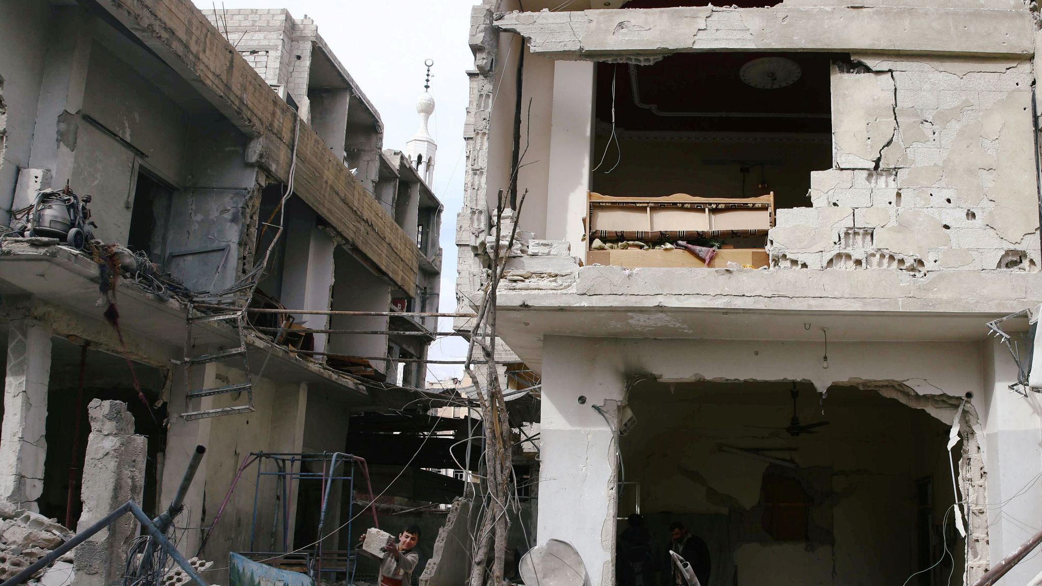 Syria: Putin orders daily 'humanitarian pause' in eastern Ghouta ...