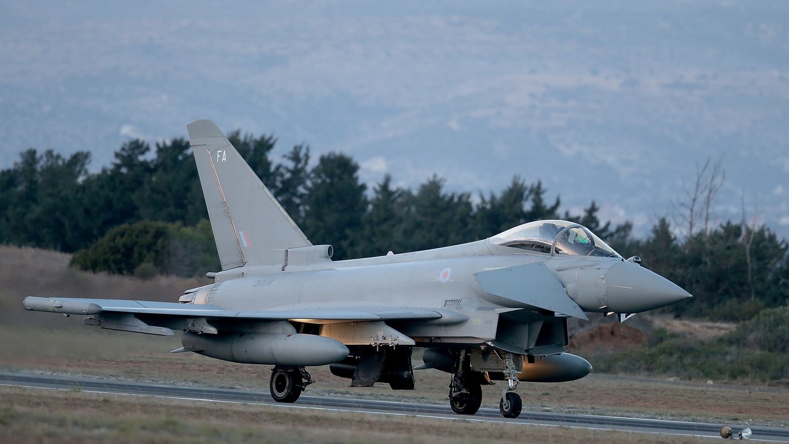 Saudi Arabia signs preliminary deal to buy 48 Typhoon jets from the UK ...