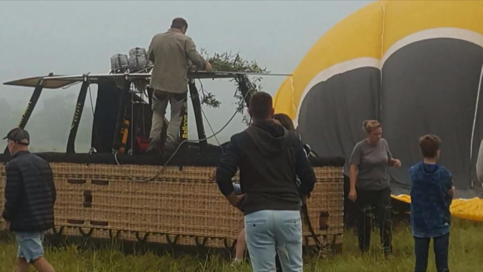 16 hurt as hot air balloon crashes into tree in Australia | World News ...