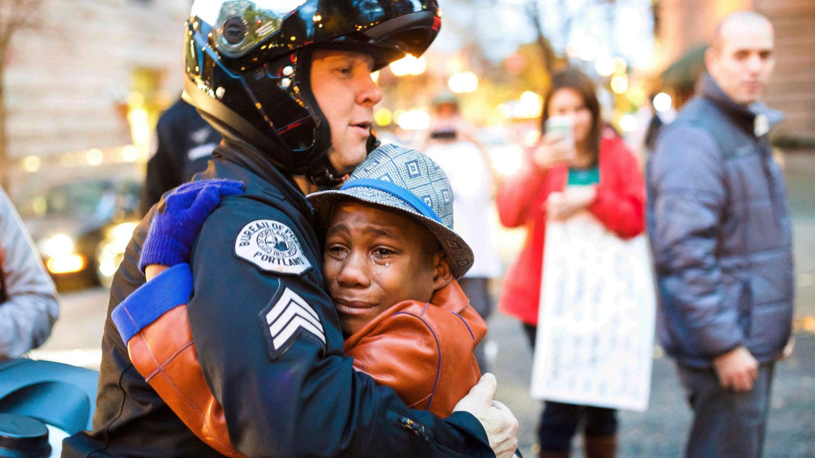 Devonte Hart: Boy in viral cop photo and family die in California cliff ...