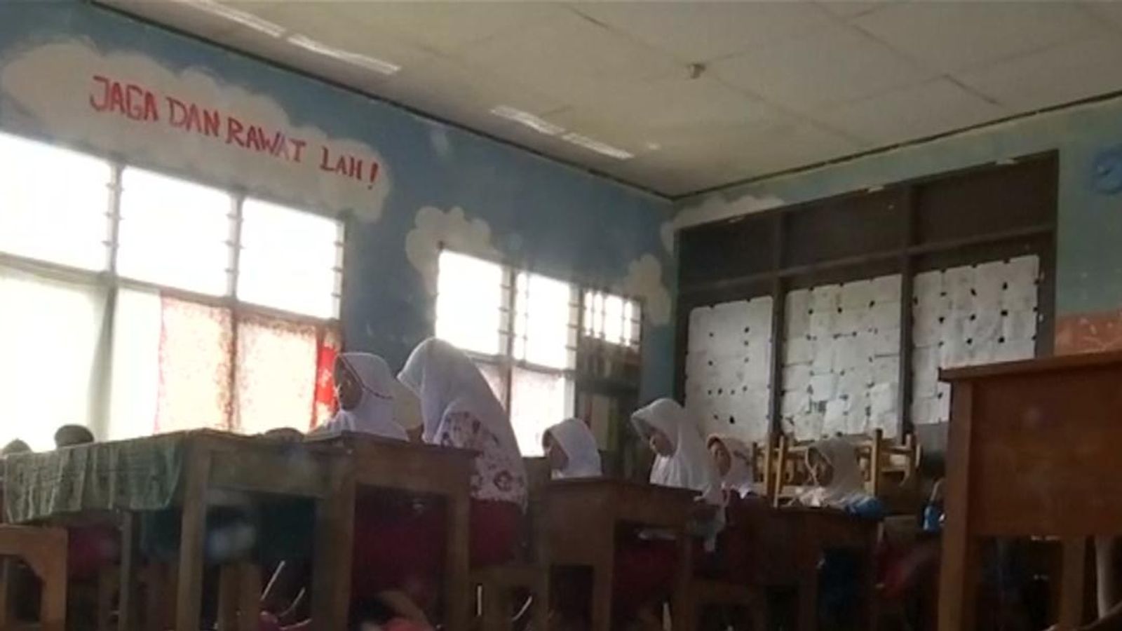 Children learn in flooded school | News UK Video News | Sky News