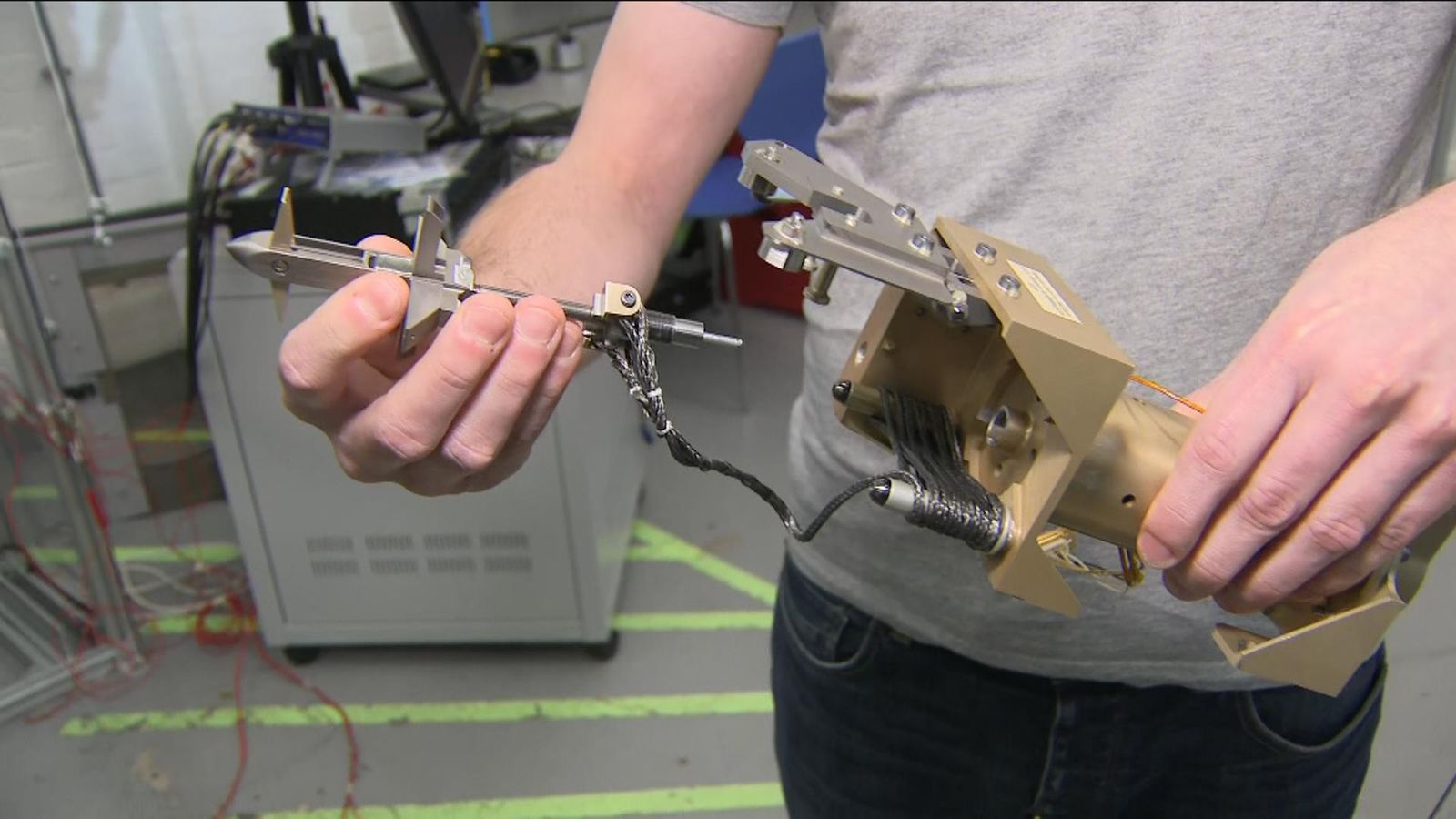 'Space harpoon' designed in UK could be the answer to space debris | UK ...