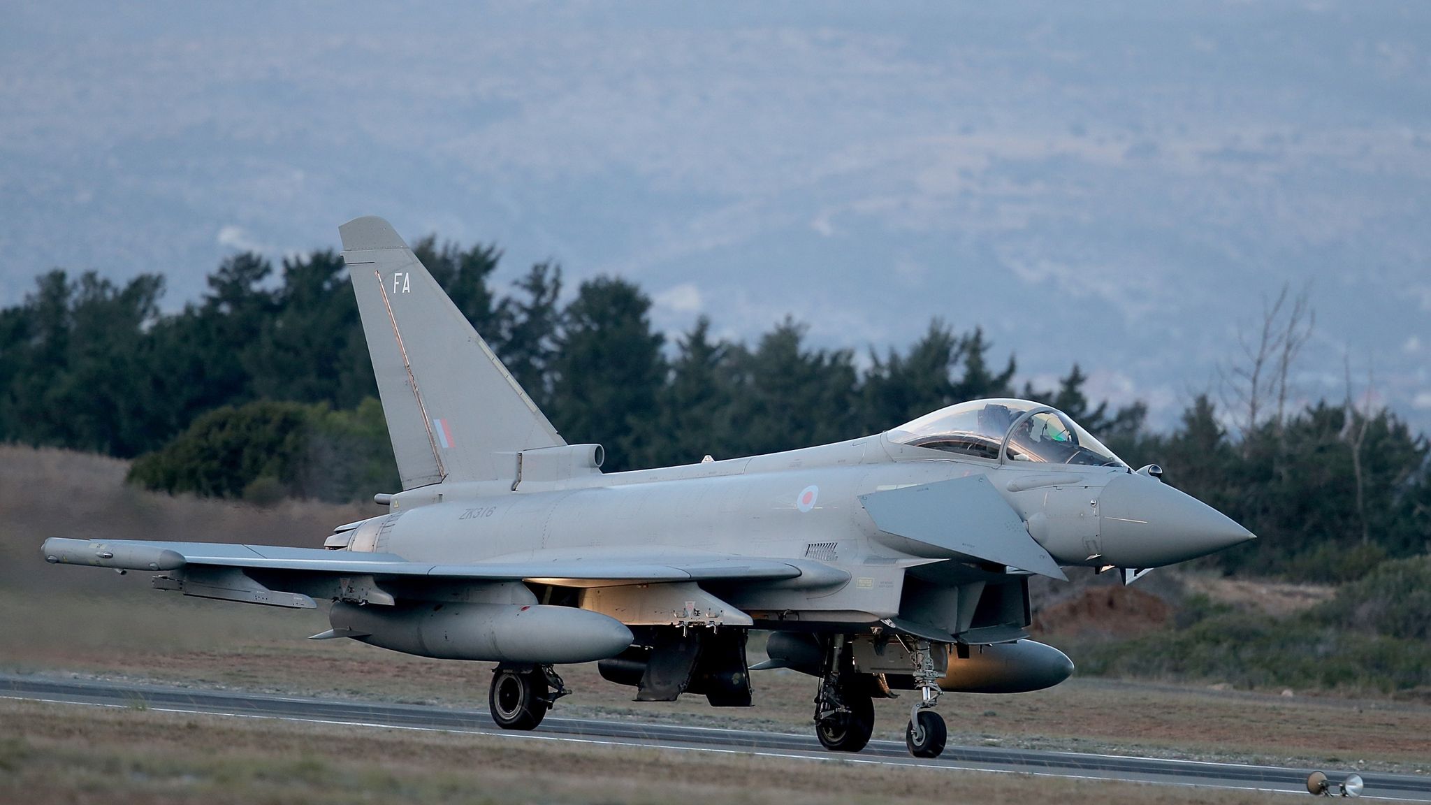 Saudi Arabia signs preliminary deal to buy 48 Typhoon jets from the UK ...