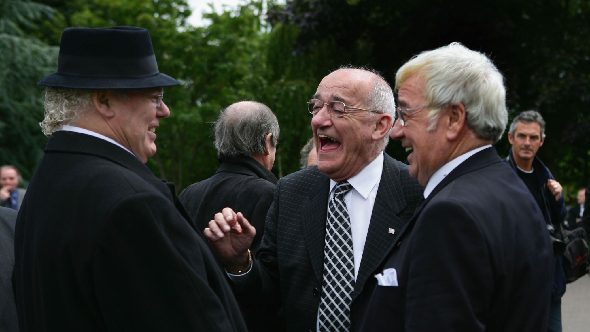 Bullseye star Jim Bowen dies aged 80 | UK News | Sky News