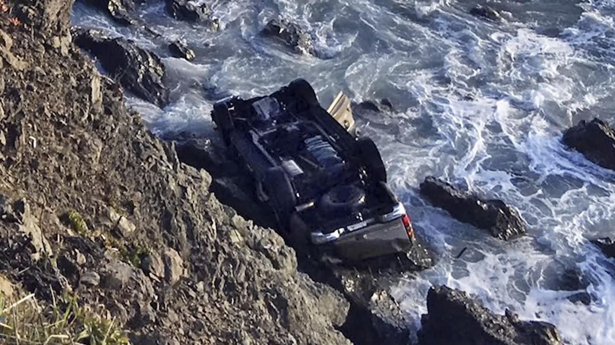 Devonte Hart: Boy in viral cop photo and family die in California cliff ...