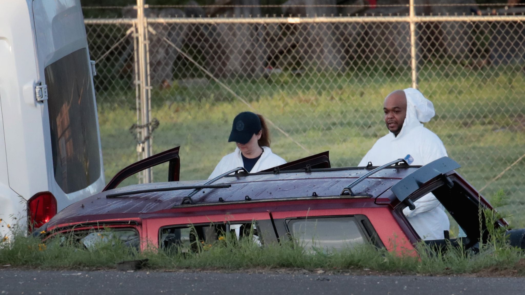 Texas serial bombing suspect dead after blowing himself up inside car ...
