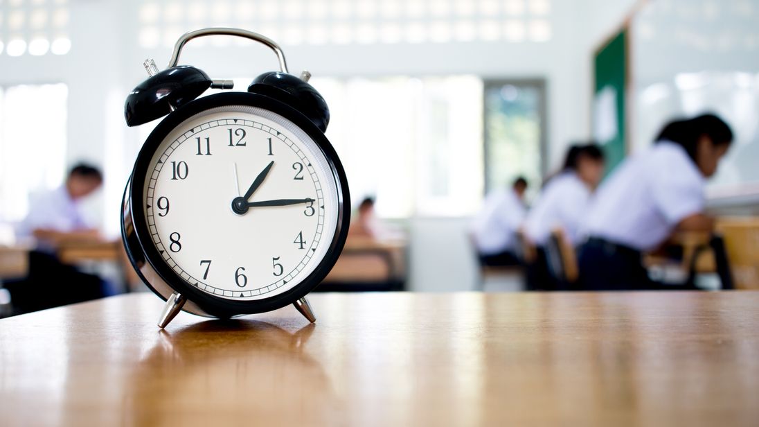 Teachers Claim A level And GCSE Students Cannot Read Analogue Clock Faces Teachers Claim A level And GCSE Students Cannot Read Analogue Clock Faces