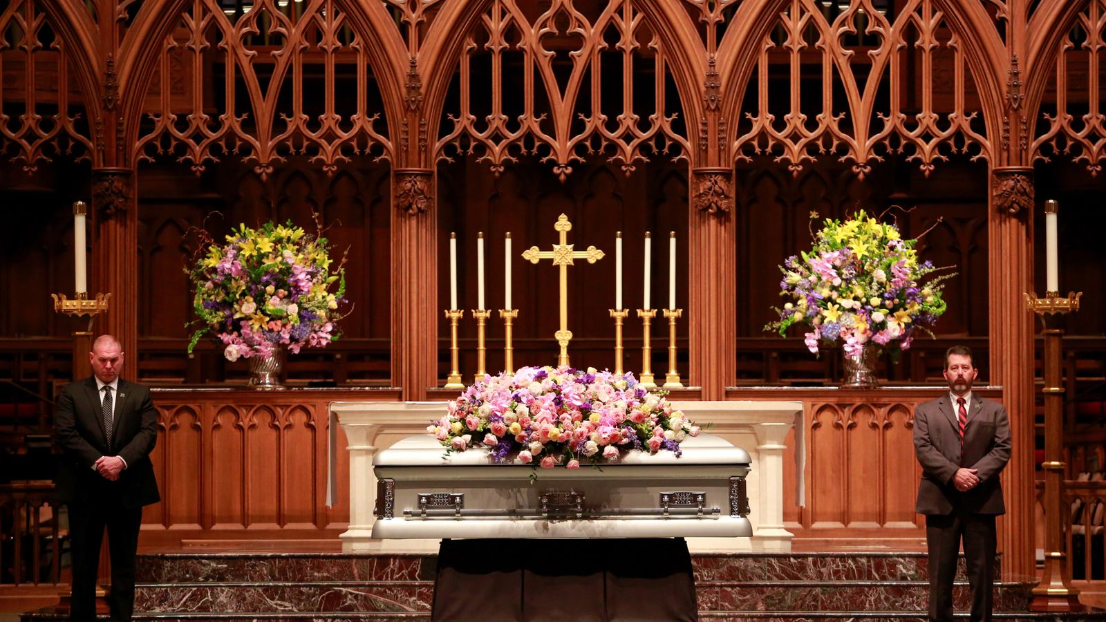 Thousands mourn former first lady Barbara Bush | US News | Sky News