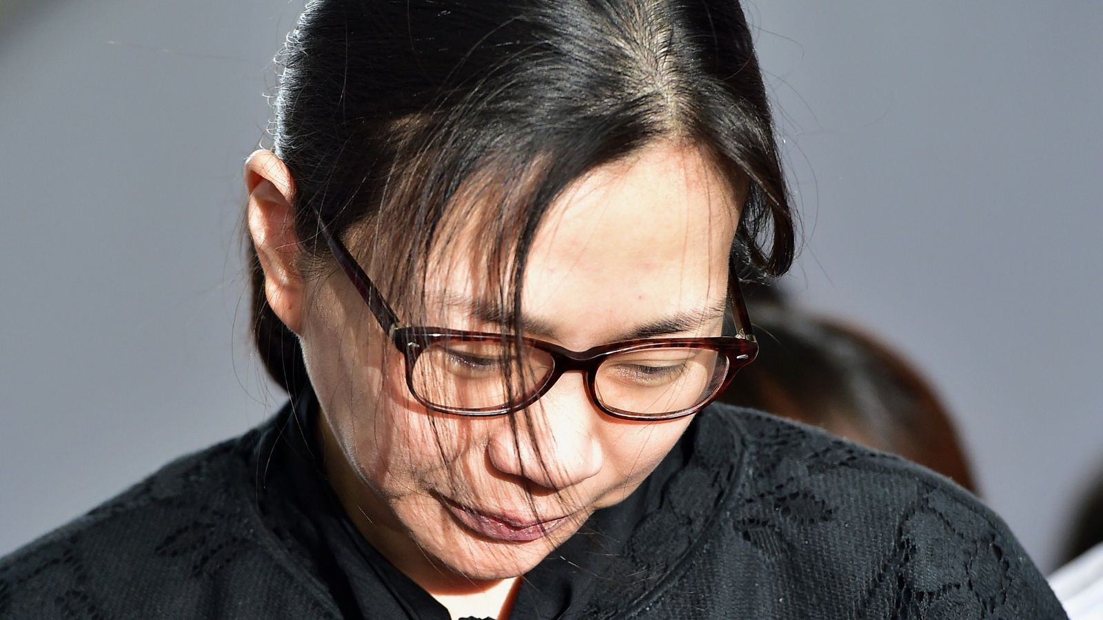 Korean Air 'nut rage' heiress sister 'throws water at man during ...