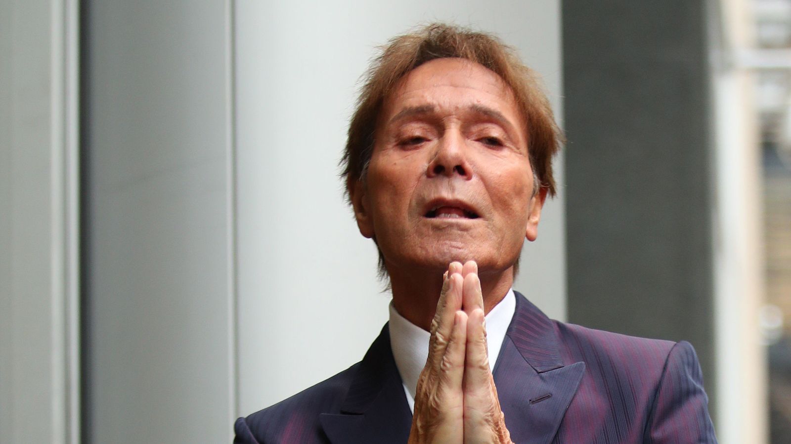 Sir Cliff Richard sues BBC: Corporation blames police in court | UK ...