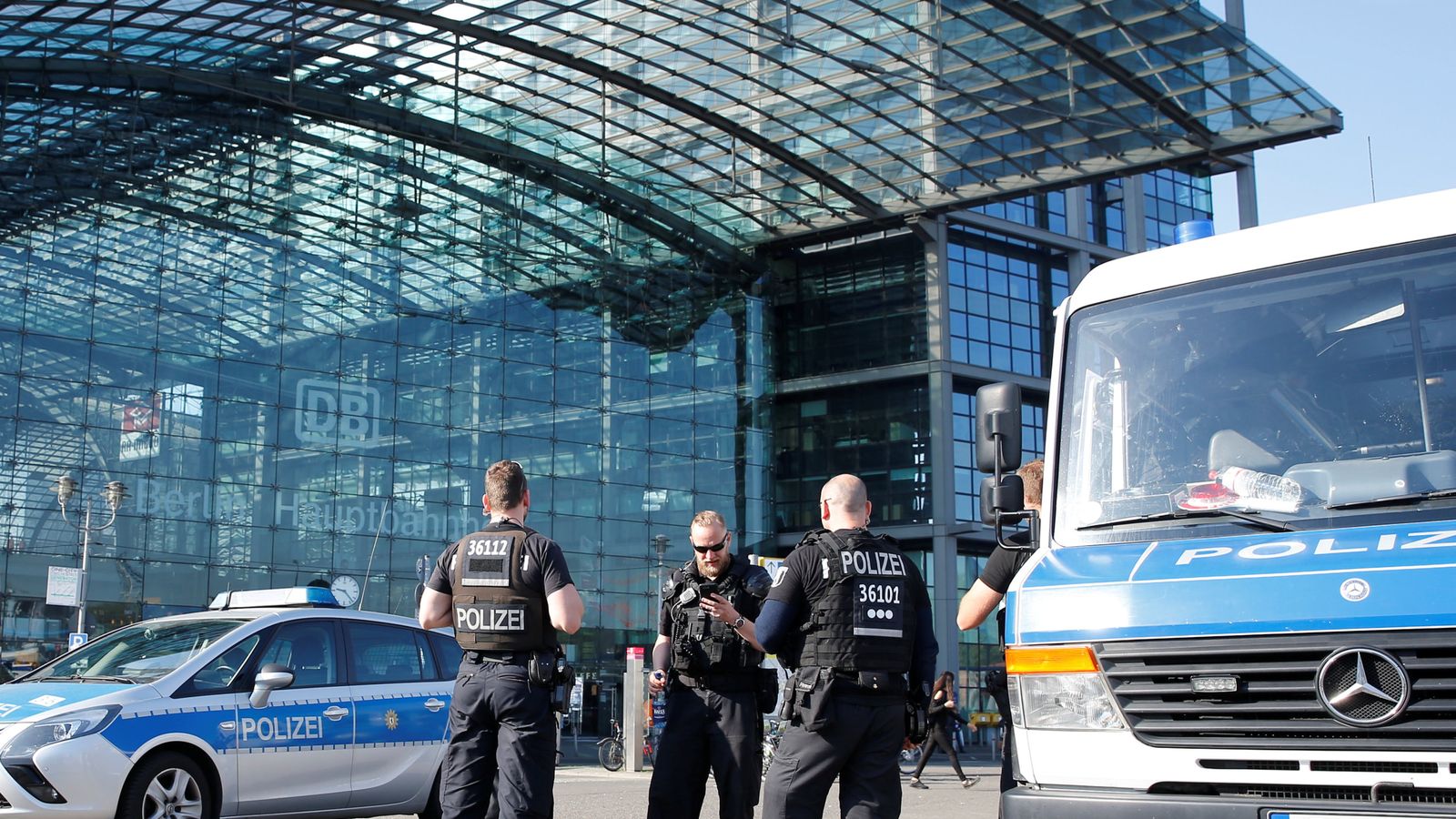 Central Berlin evacuated after Second World War bomb dropped by Britain ...