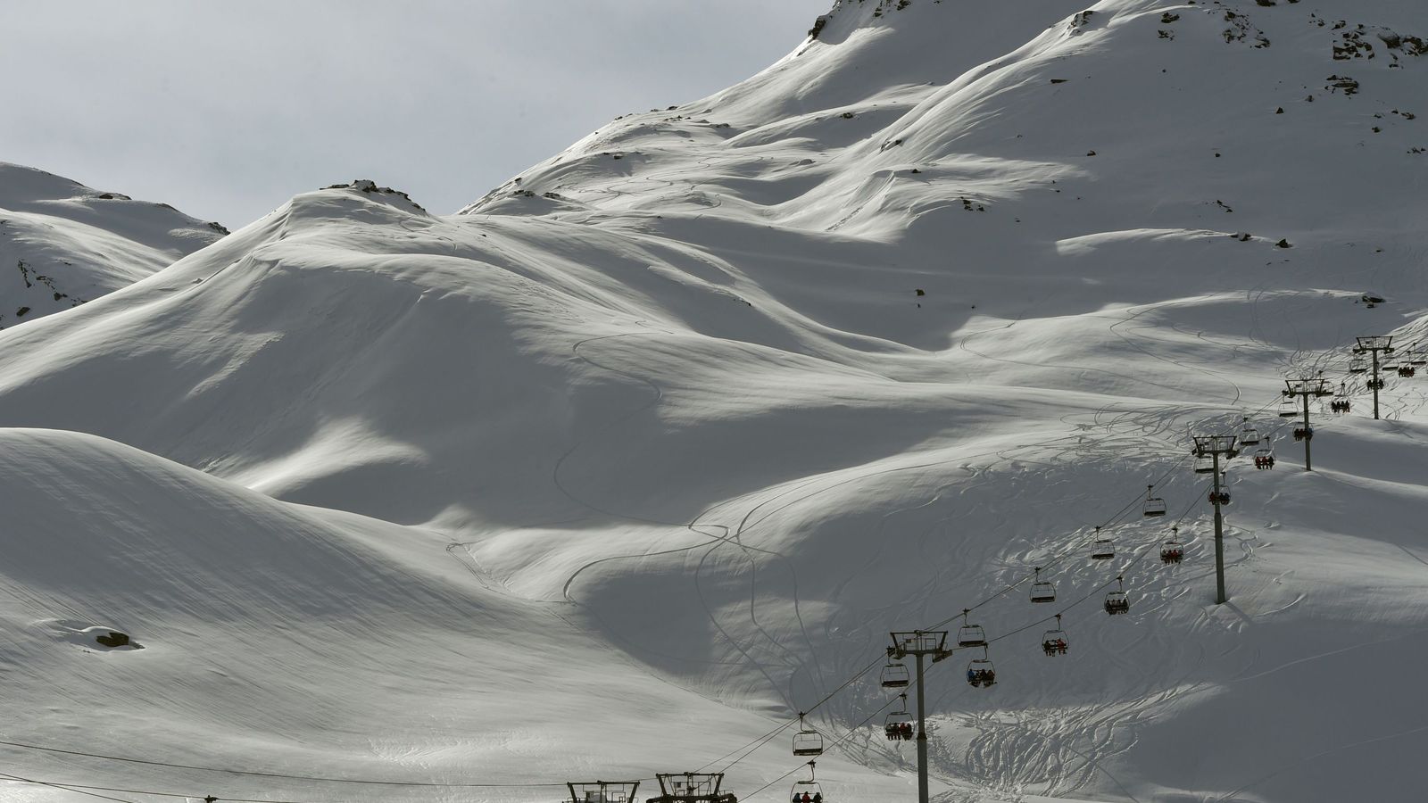 British snowboarder suffocates after falling head first into snow in ...