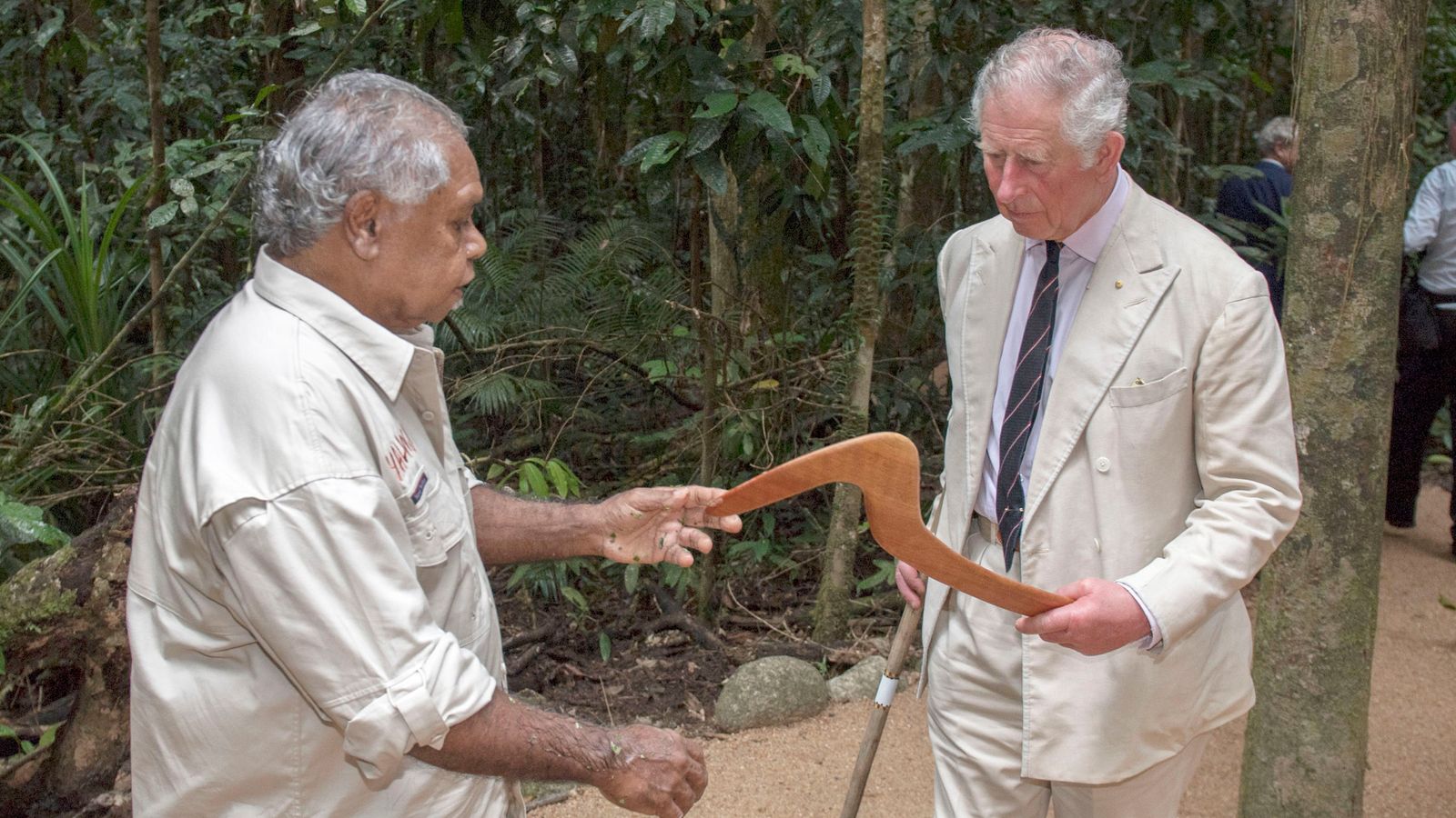 Prince Charles takes part in rainforest smoking ceremony in Australia ...