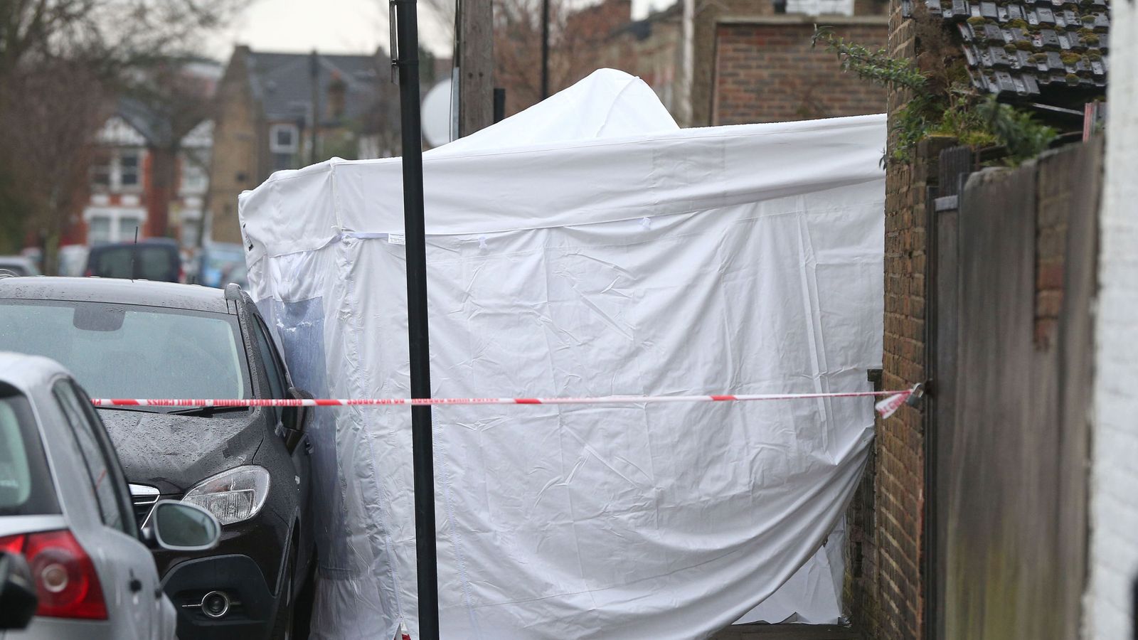 Teen dies in mother's arms after shooting | News UK Video News | Sky News