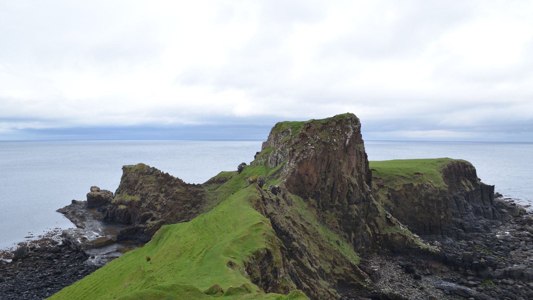 170 million-year-old dinosaur footprints discovered on Isle of Skye ...