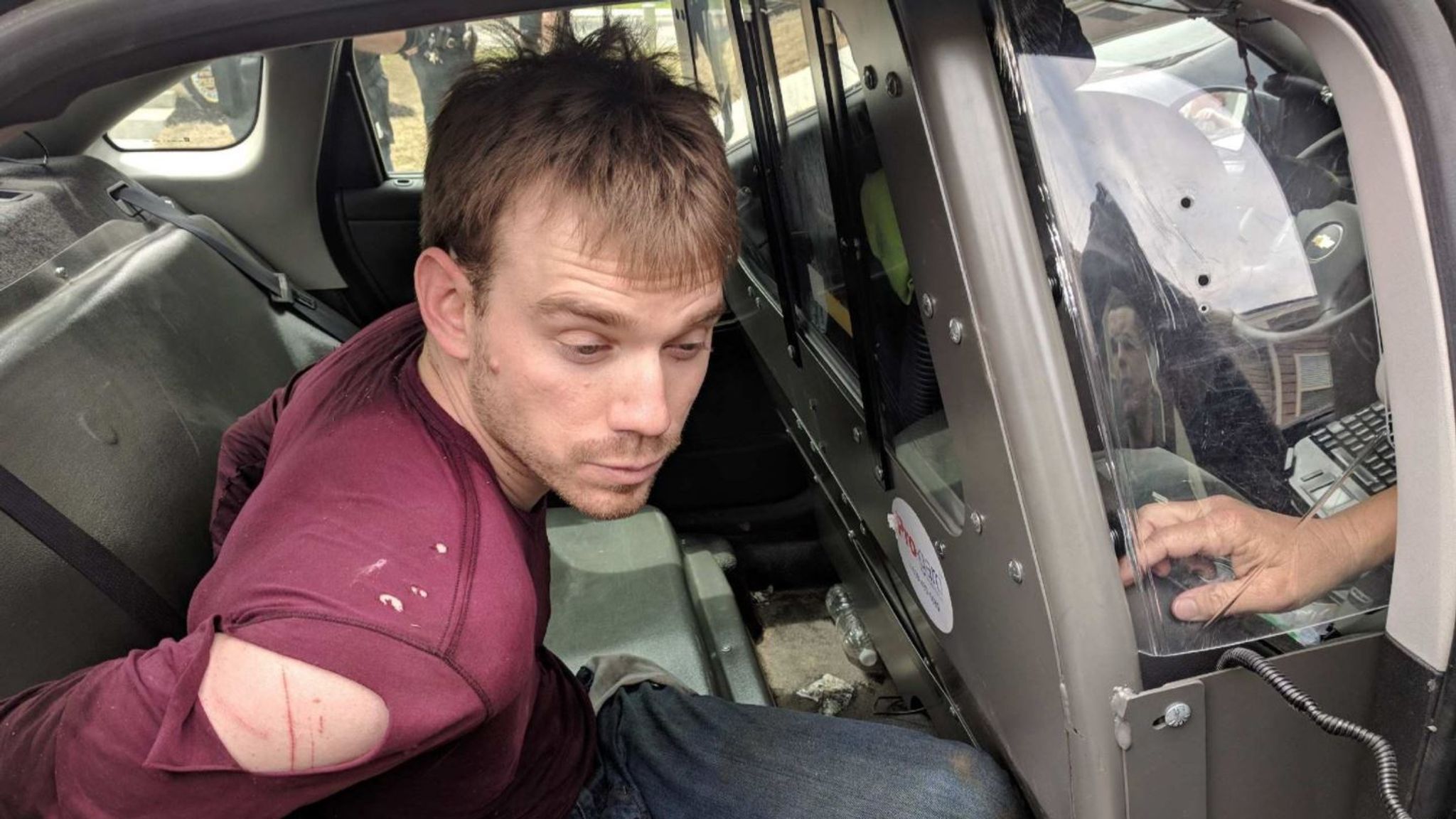 'Naked' gunman: Suspect arrested after Waffle House shootings which ...