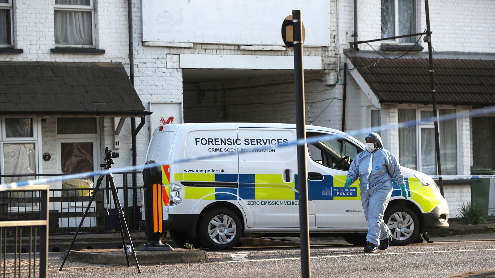 Fresh violence in London as police step up patrols after bank holiday ...