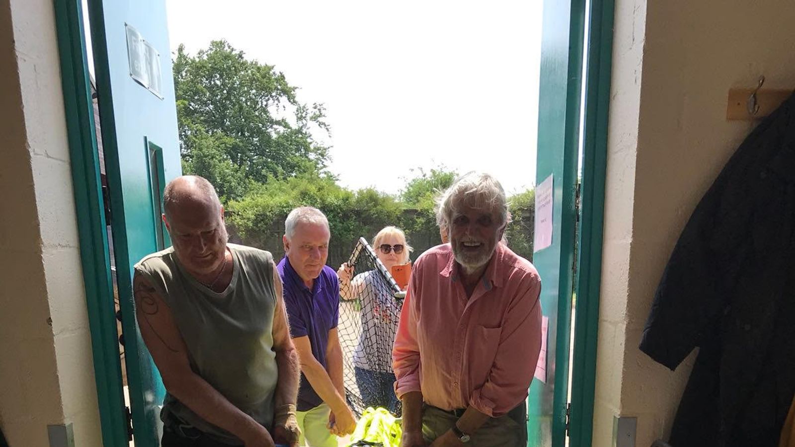 Seal with plastic netting around neck fights for its life in Norfolk ...
