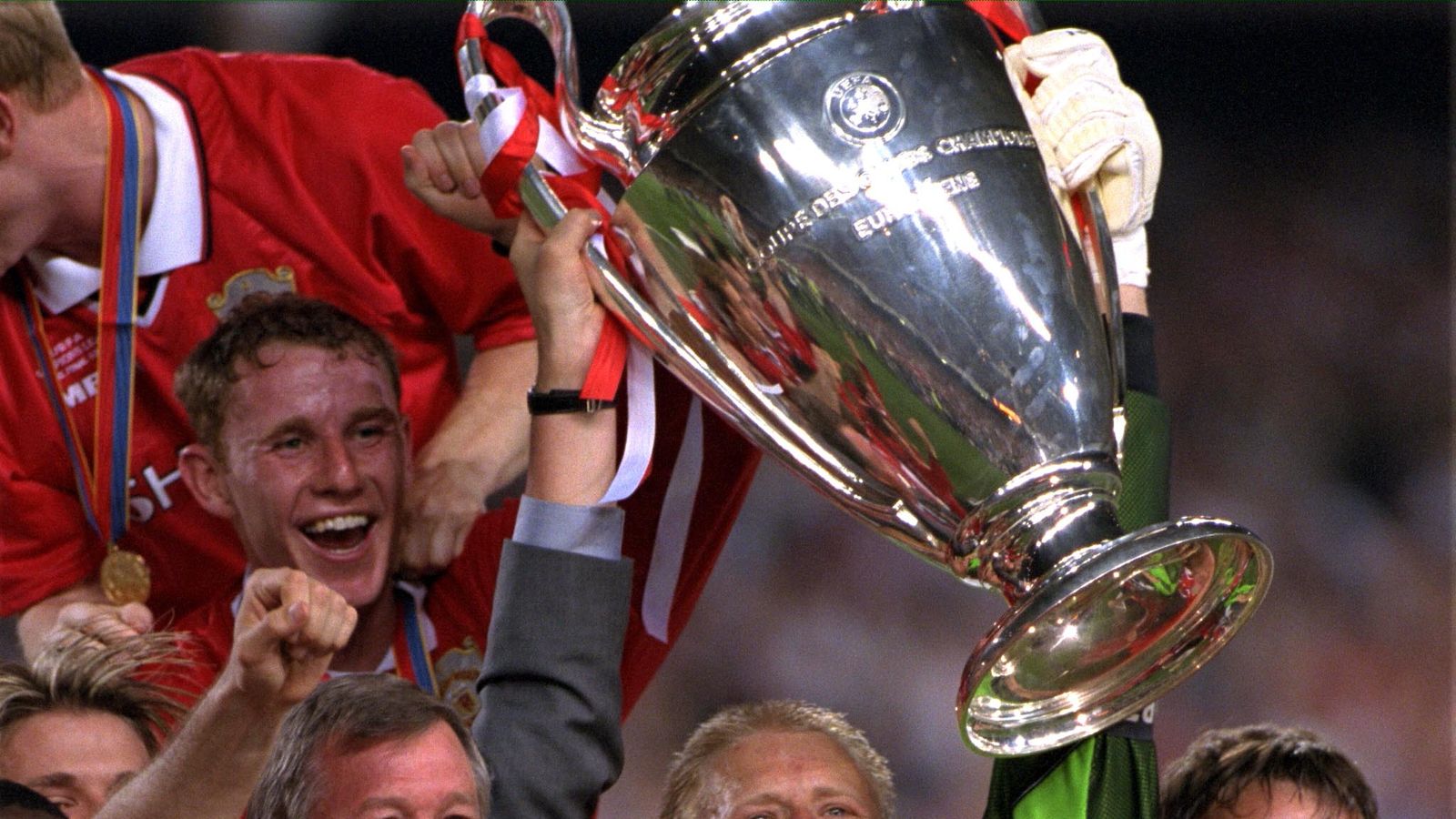 Sir Alex Ferguson in intensive care after emergency brain surgery | UK ...