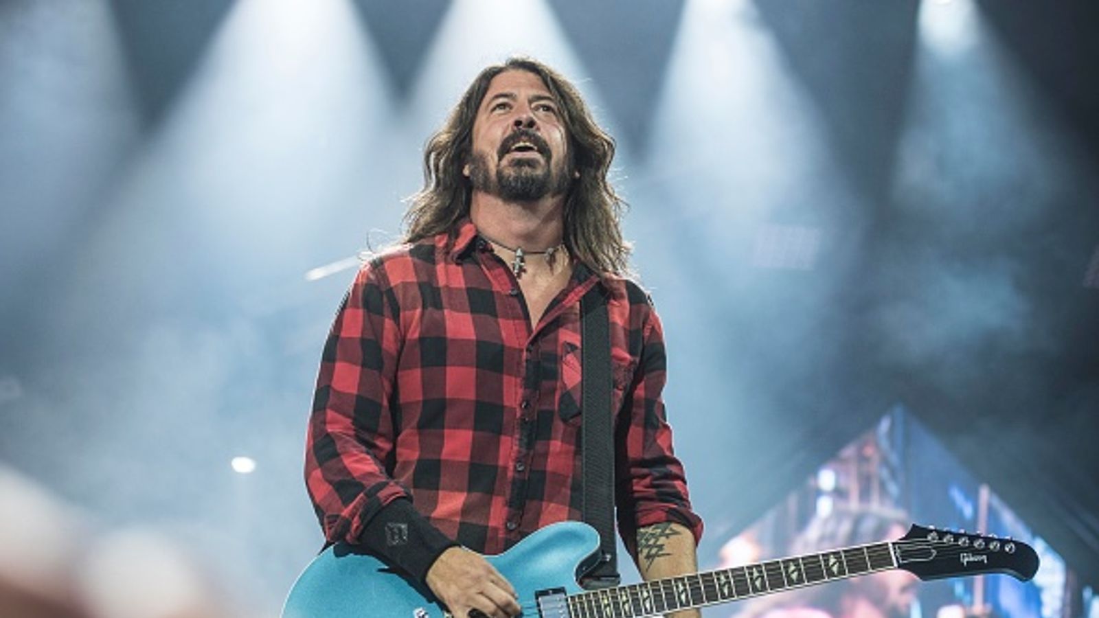 Dave Grohl takes food to California firefighters | Ents & Arts News ...