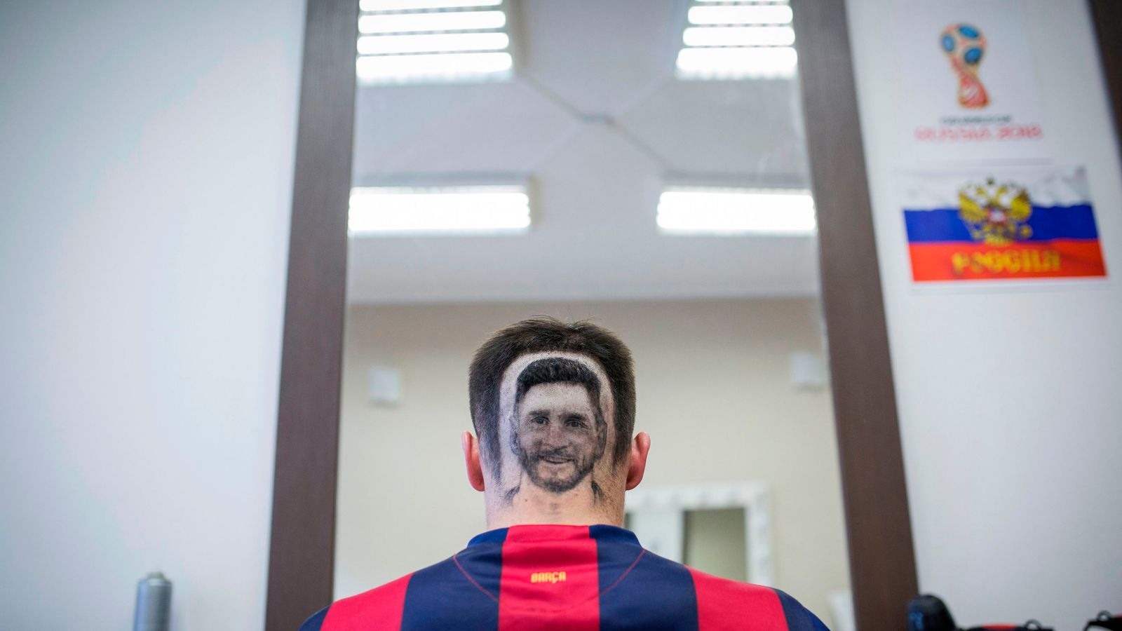 Messi hair: Barber shaves player's image into fans' hair for World Cup ...