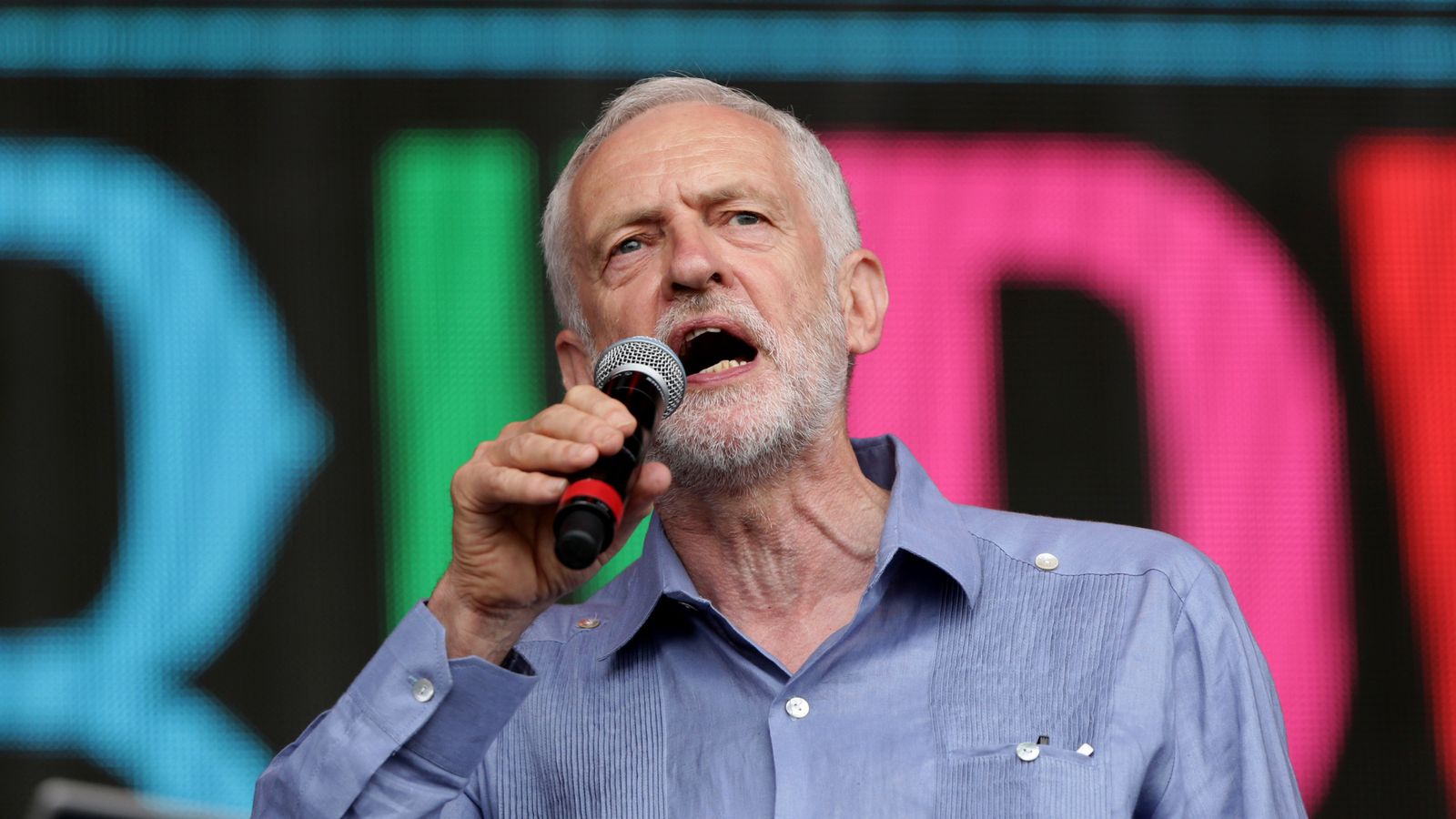 Alexandria Ocasio-Cortez: Rising star of US politics 'invited to speak ...