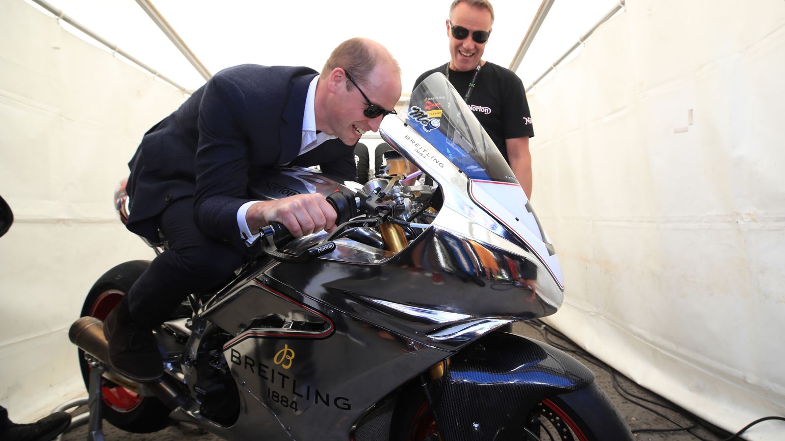 Prince William tests motorbike at Isle of Man TT - but Kate won't be ...