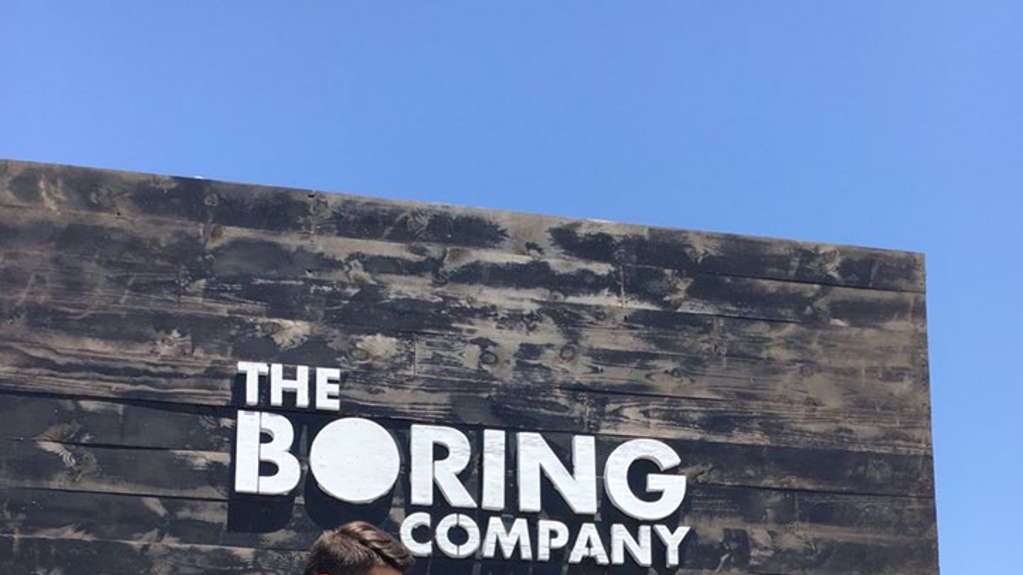 Elon Musk Sells First 1 000 Flamethrowers For The Boring Company