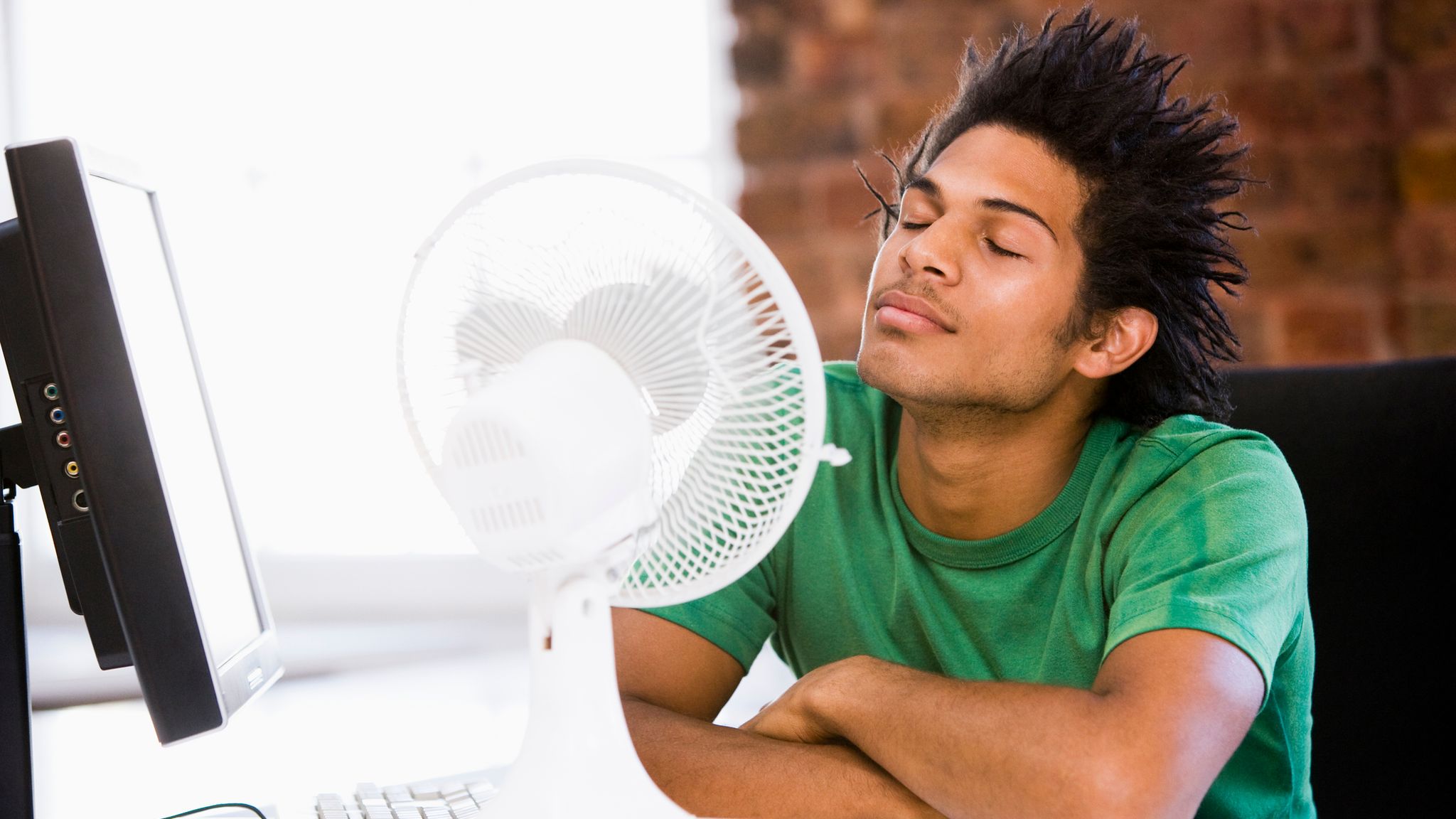 Too hot for work? Find out your rights… | UK News | Sky News