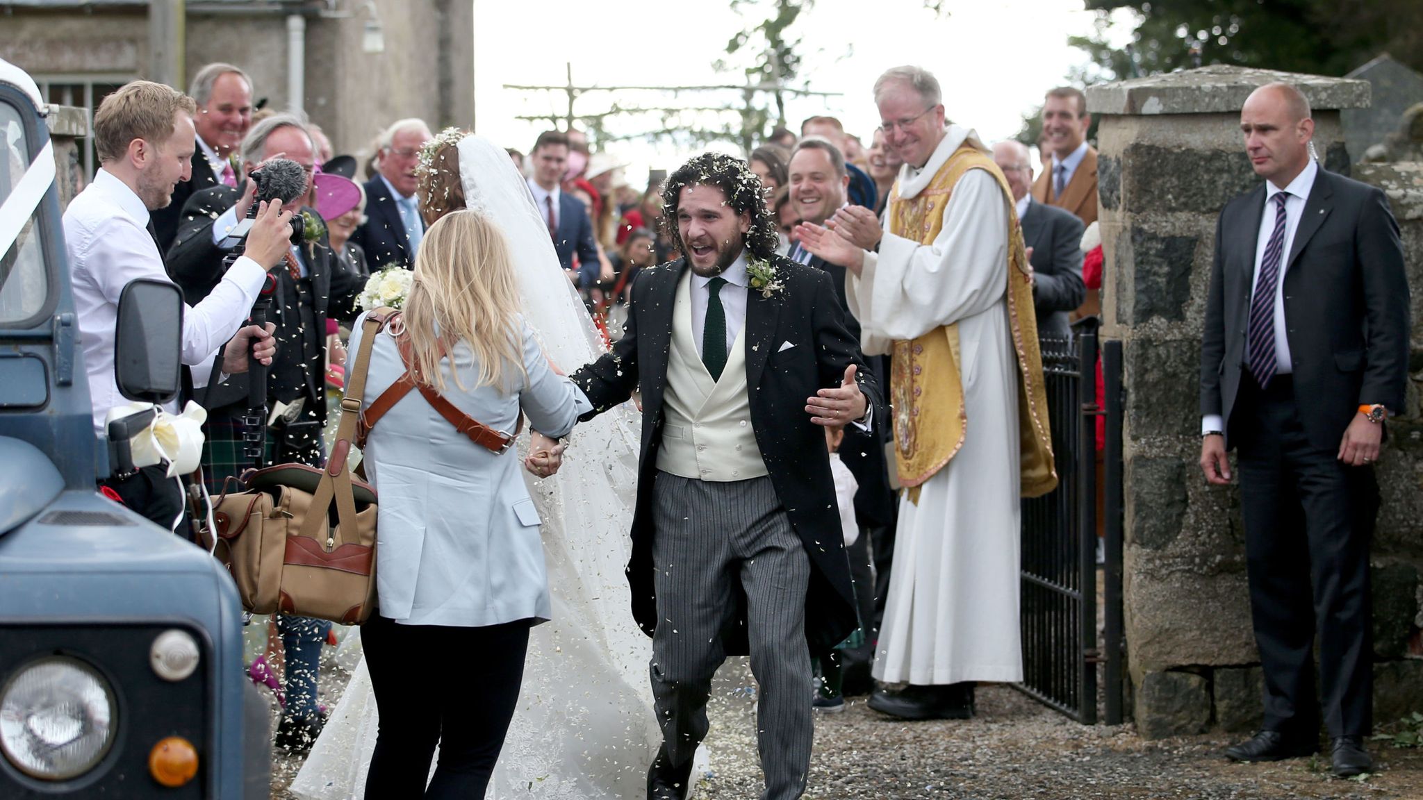 Game Of Thrones stars Kit Harington and Rose Leslie marry at family ...