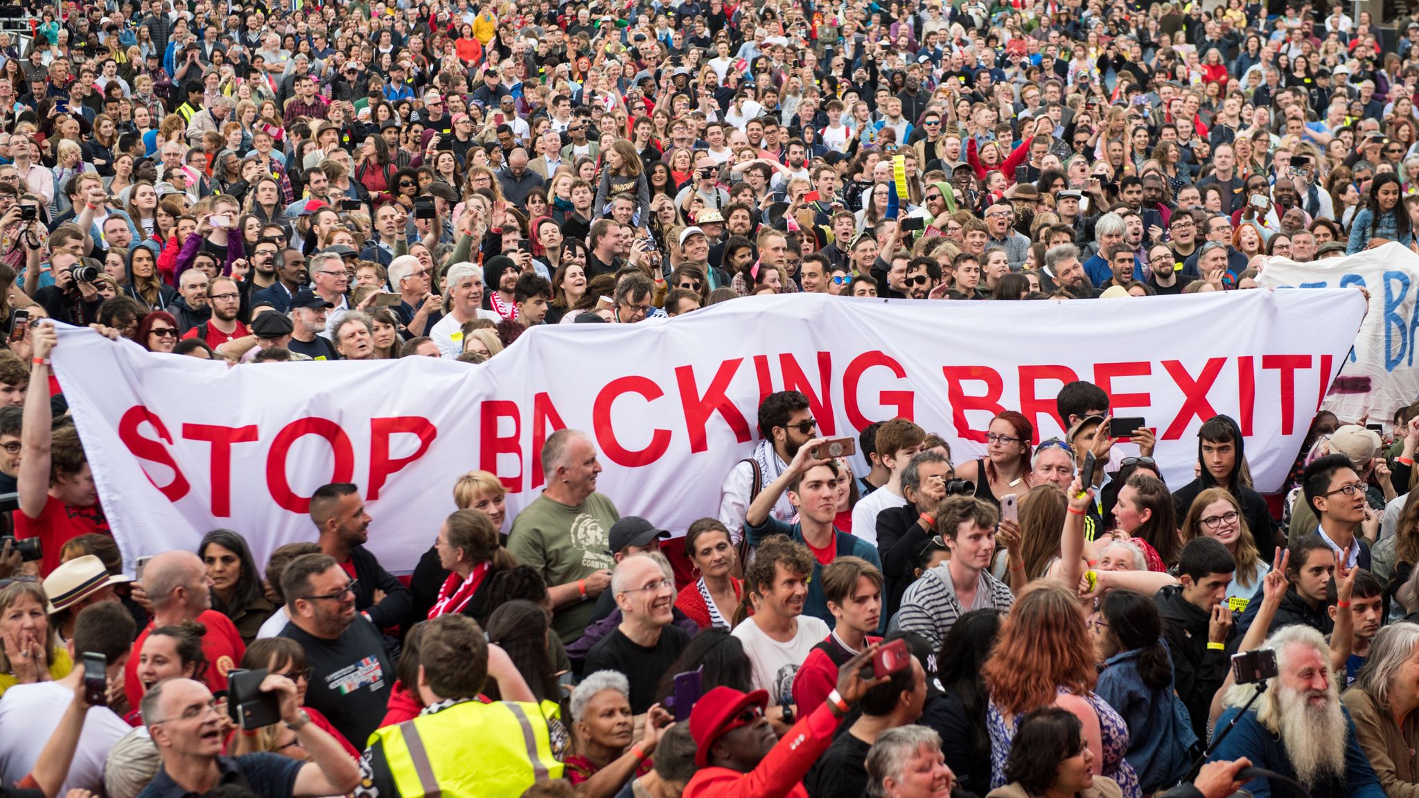 Labour Live: Corbyn fails to address Brexit divisions amid festival ...