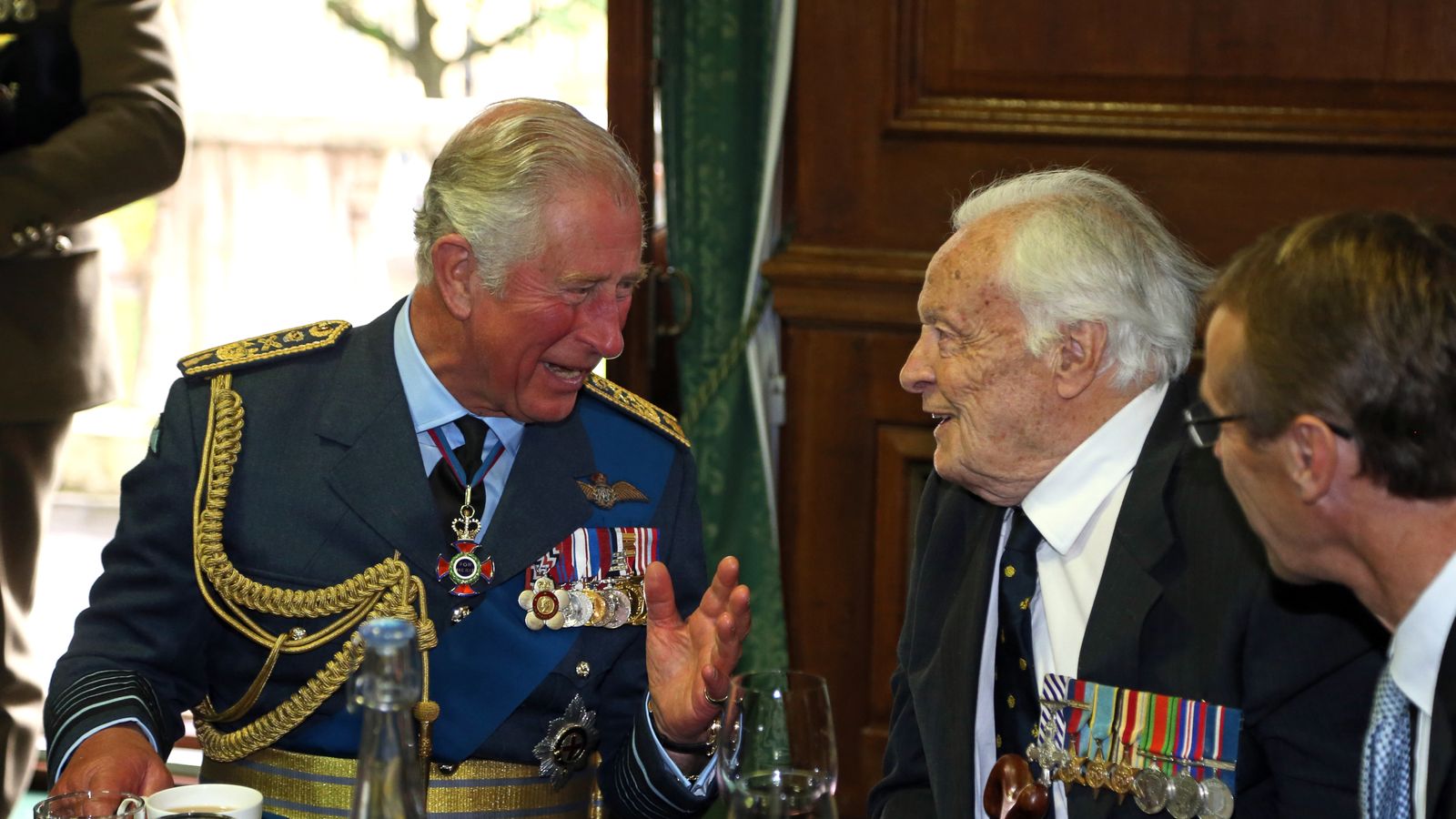 Youngest Battle of Britain spitfire pilot Geoffrey Wellum dies | UK ...