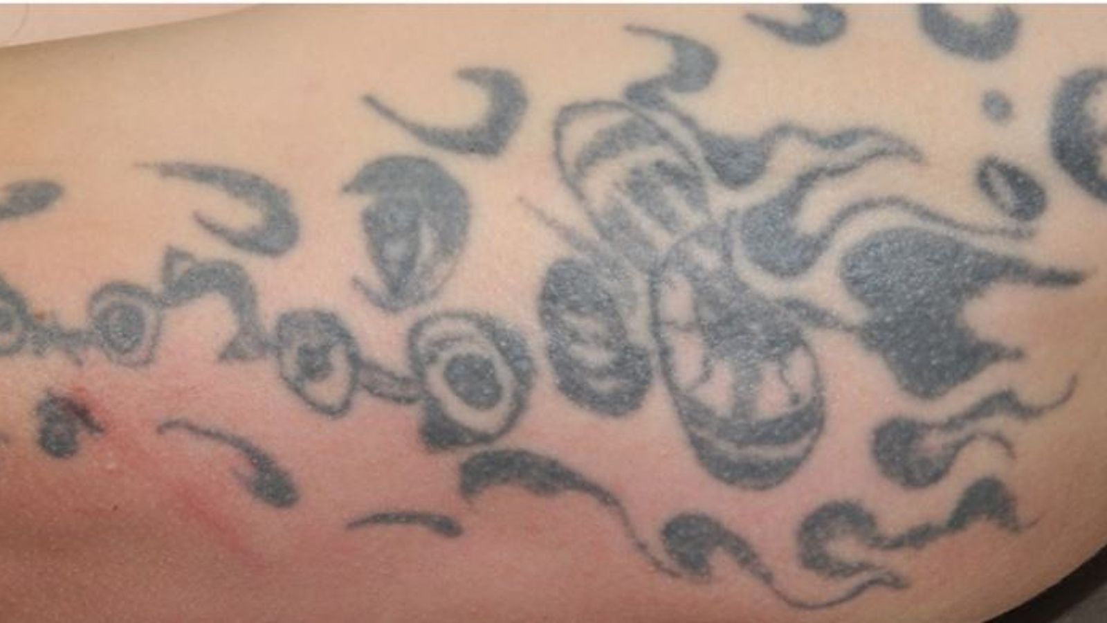 Police ask for help in identifying mystery man with distinctive tattoo ...